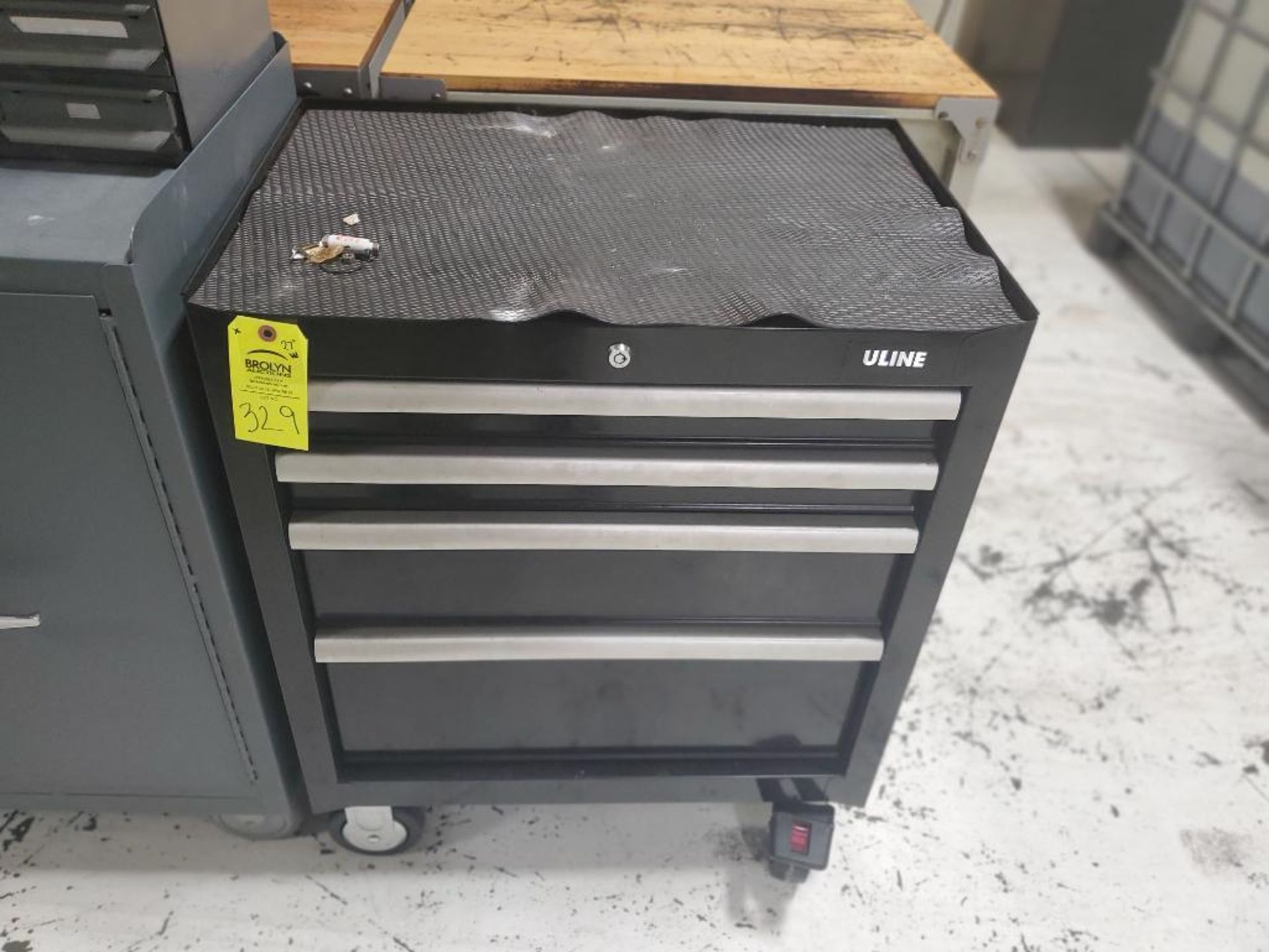 4 drawer roll around tool box. 27in width.