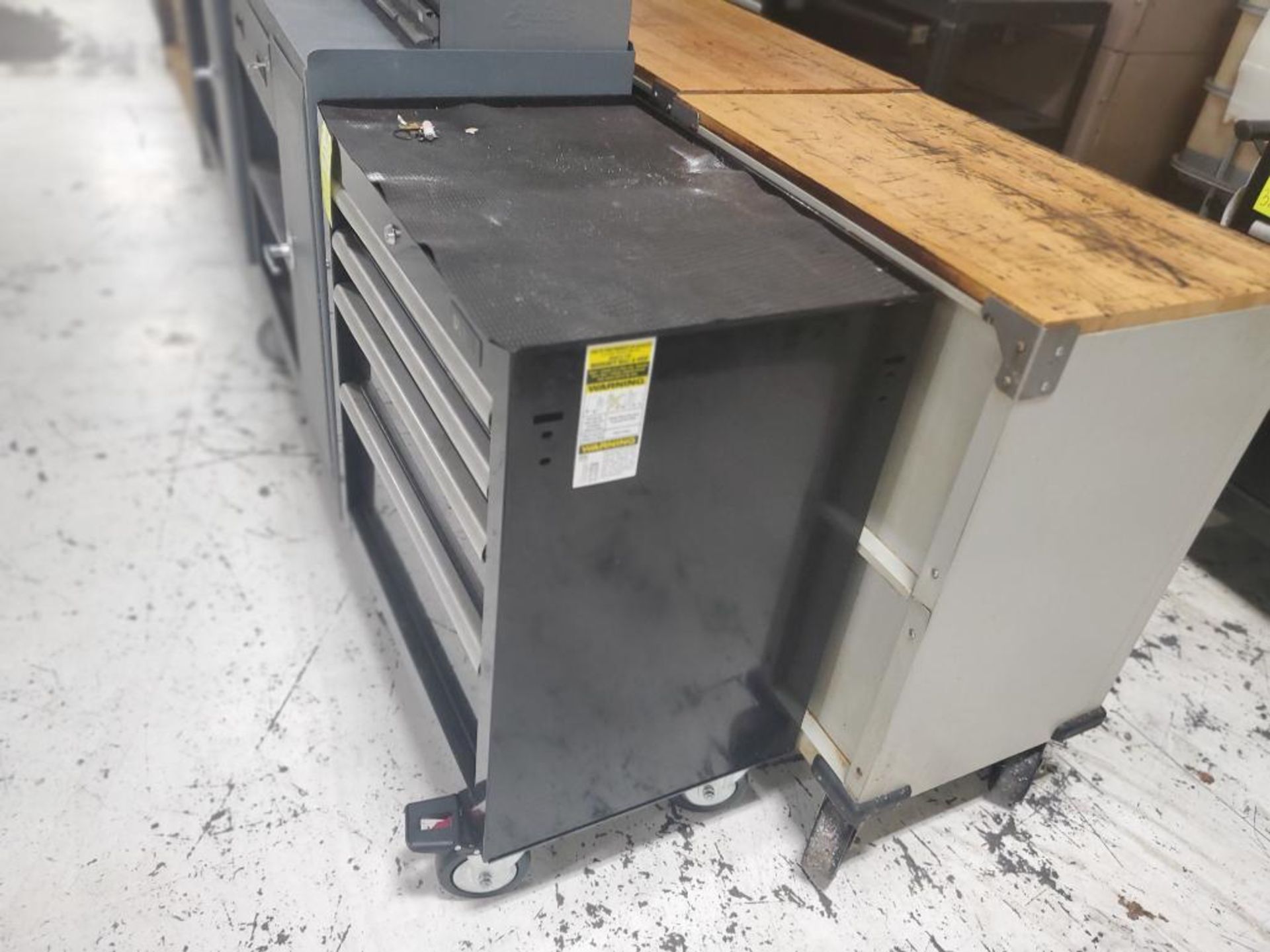 4 drawer roll around tool box. 27in width.