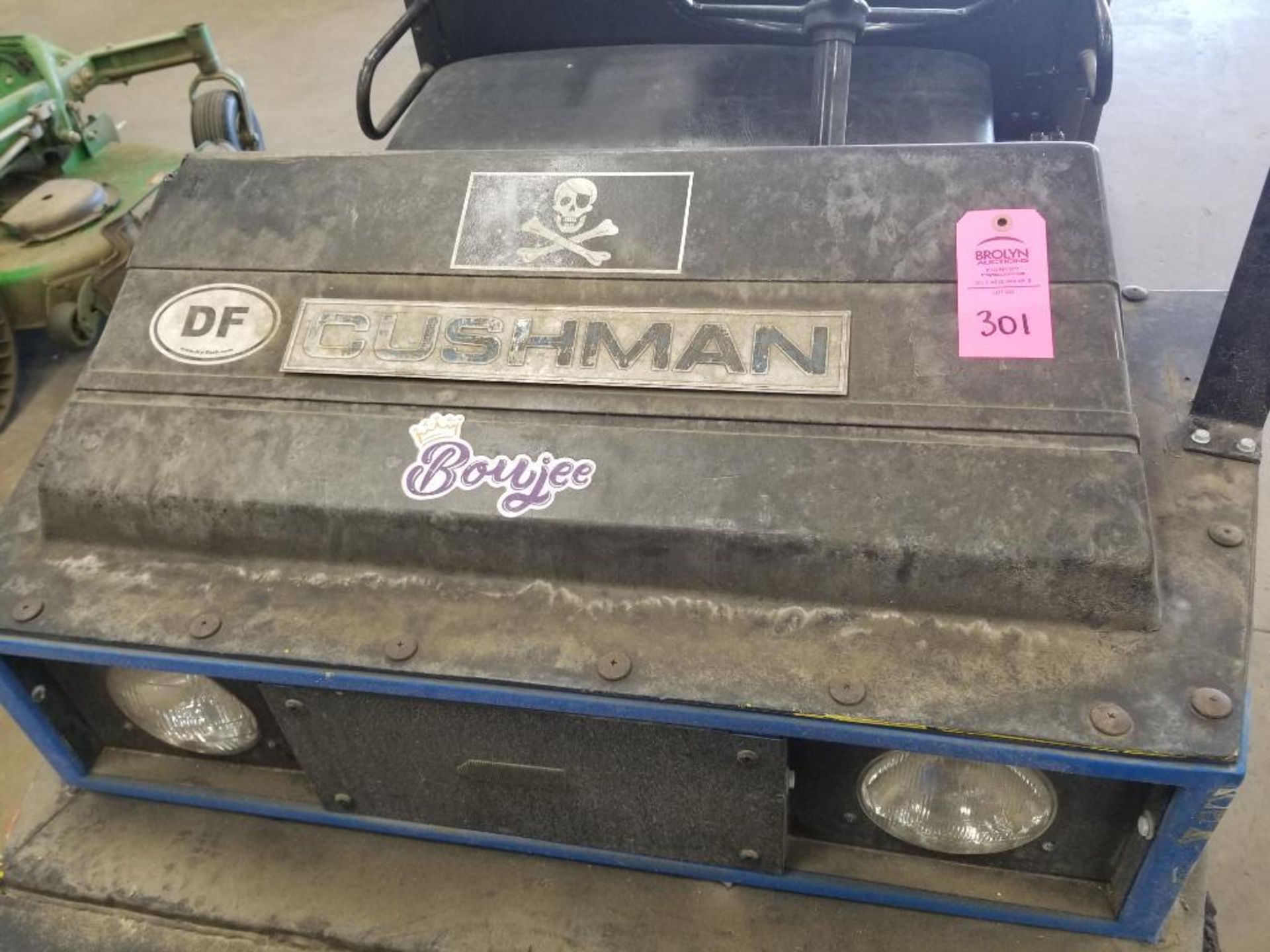 Cushman Work cart. Propane engine. 2400lb capacity. Model 898459-9010.