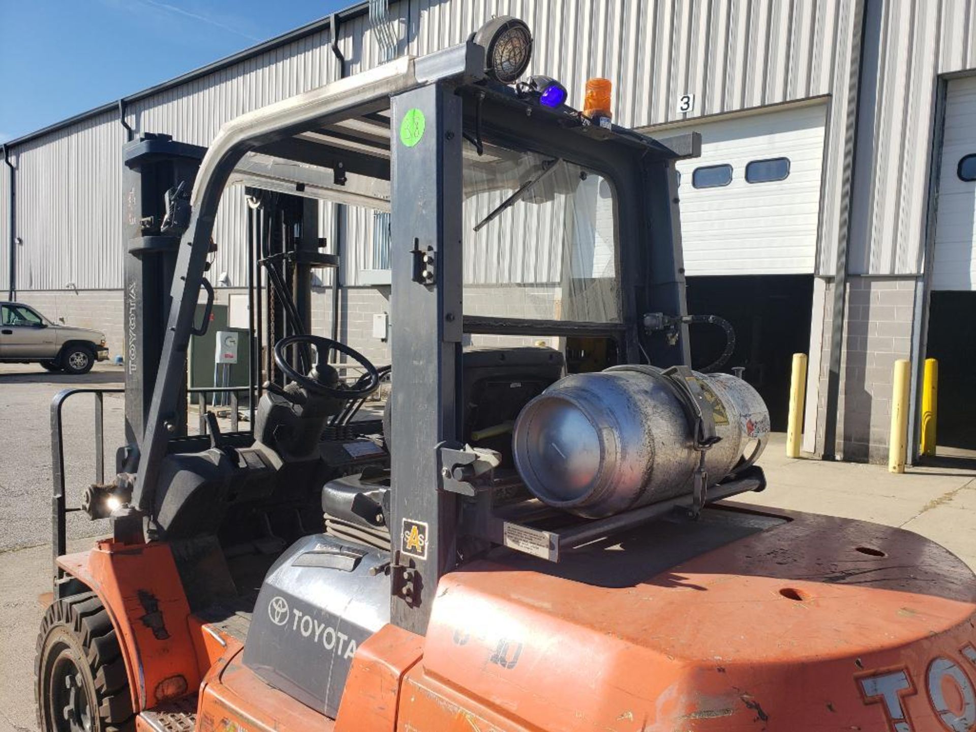 8000lb Toyota LP forklift. Model 7FGU35. Serial # 62573. 132in lift ...