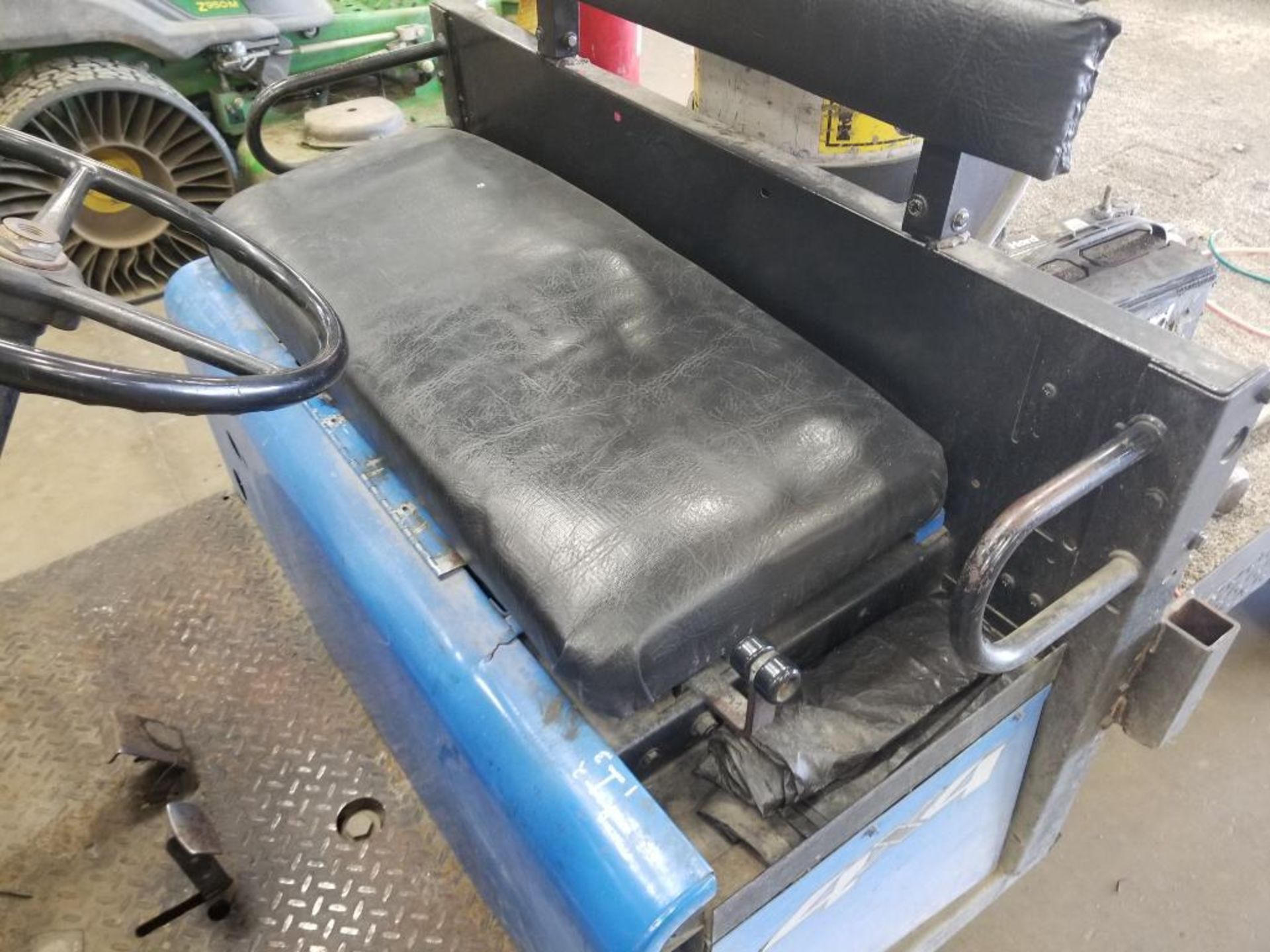 Cushman Work cart. Propane engine. 2400lb capacity. Model 898459-9010.