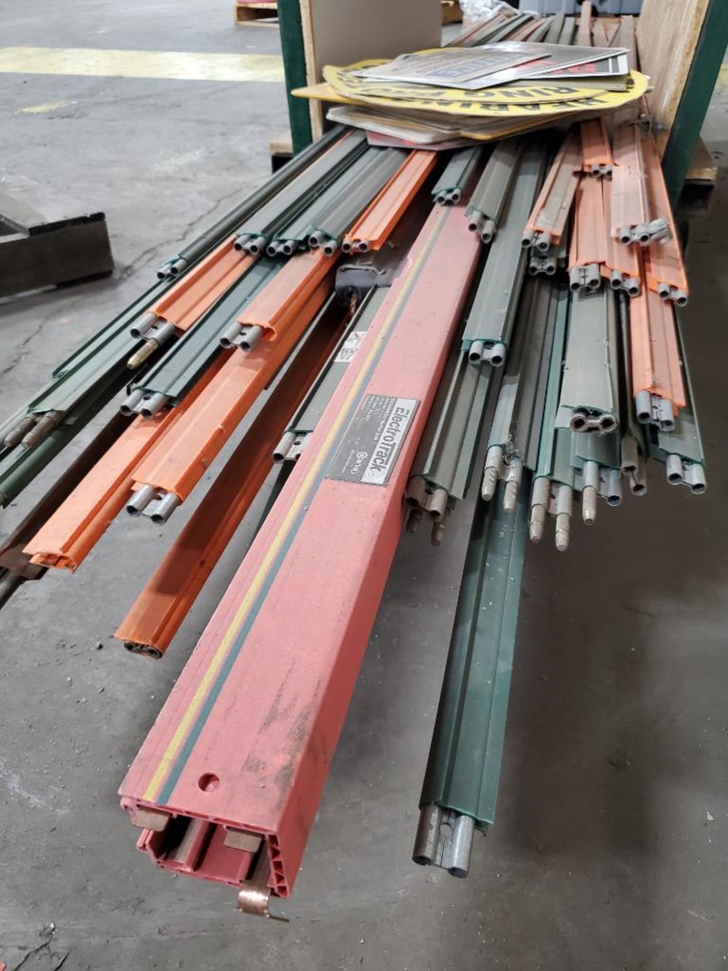 Cart of crane buss bar.