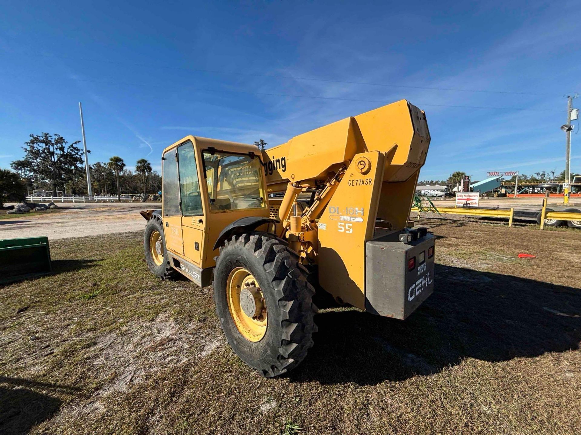 Gehl DL10H Telehandler, SN: 10H55JS0640377. 7,936 hours on the meter ...