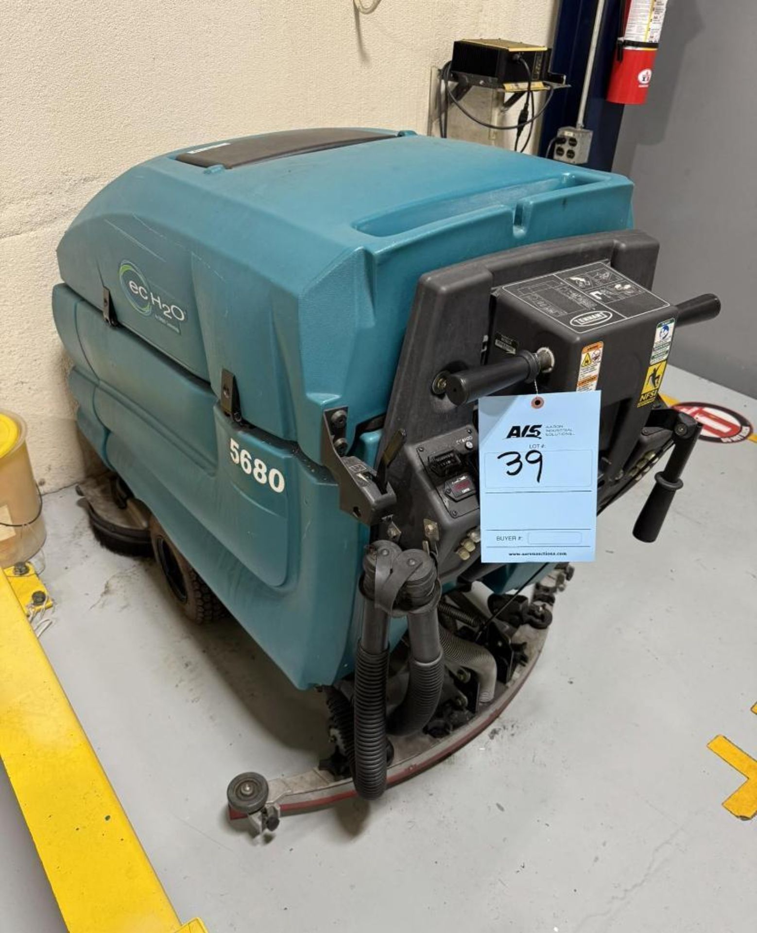 Tenant Orbio EcH2O Battery Operated Floor Scrubber, Model # 5680 ...