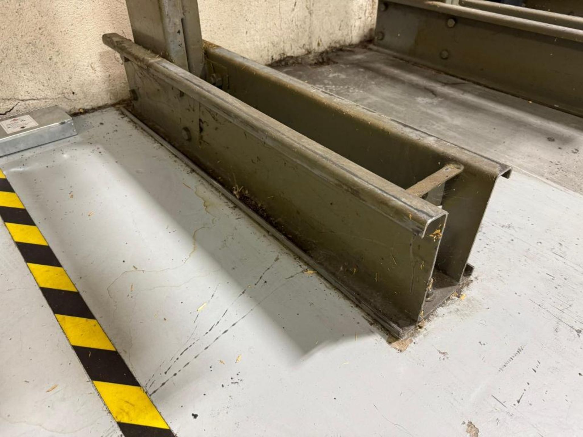 Meco-Omaha Floor Mounted Cantilever Bolt Together Rack. With of (5 ...