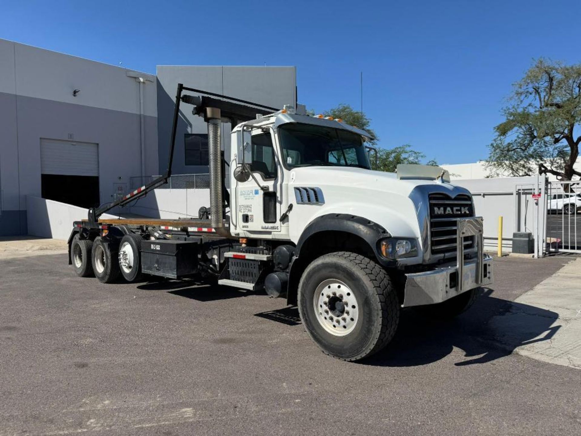 Mack 2009 Granite Series Roll-Off Diesel Truck, Model GU713, SEQ ...