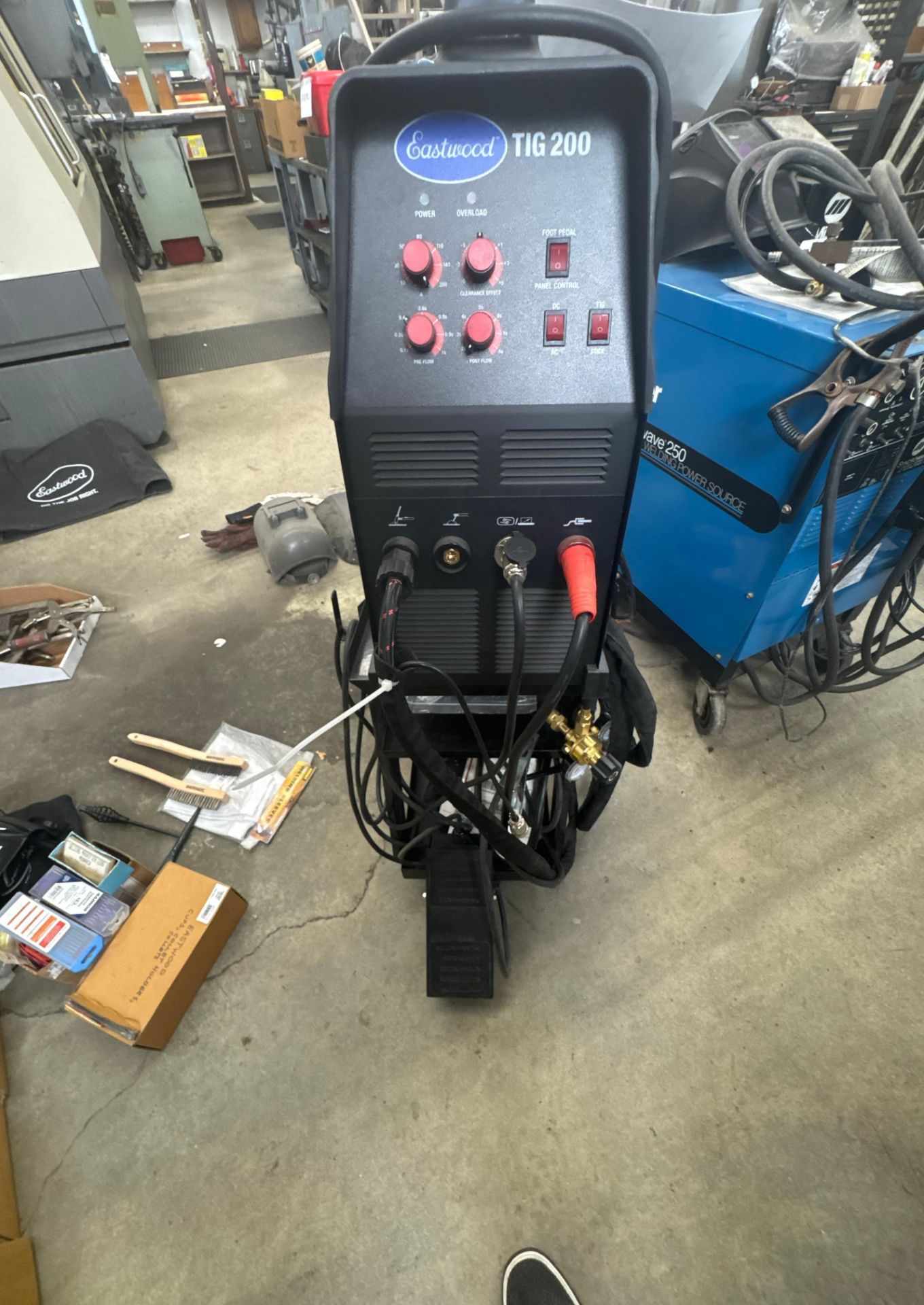 Eastwood tig welder with welding cart, model: TIG 200. Includes foot ...