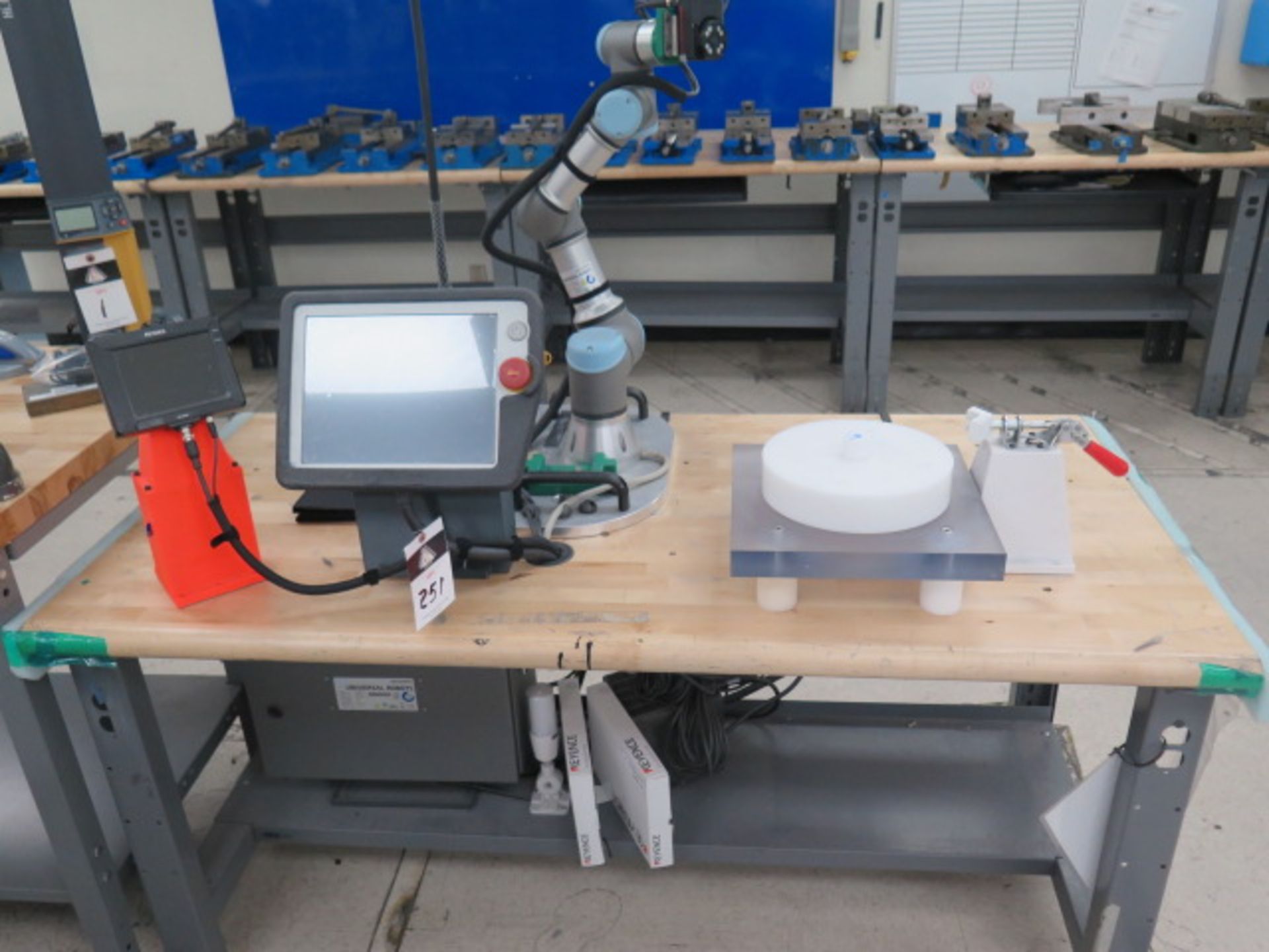 Keyence Robotic Measuring Machine w/ Keyence Laser Head, Universal ...