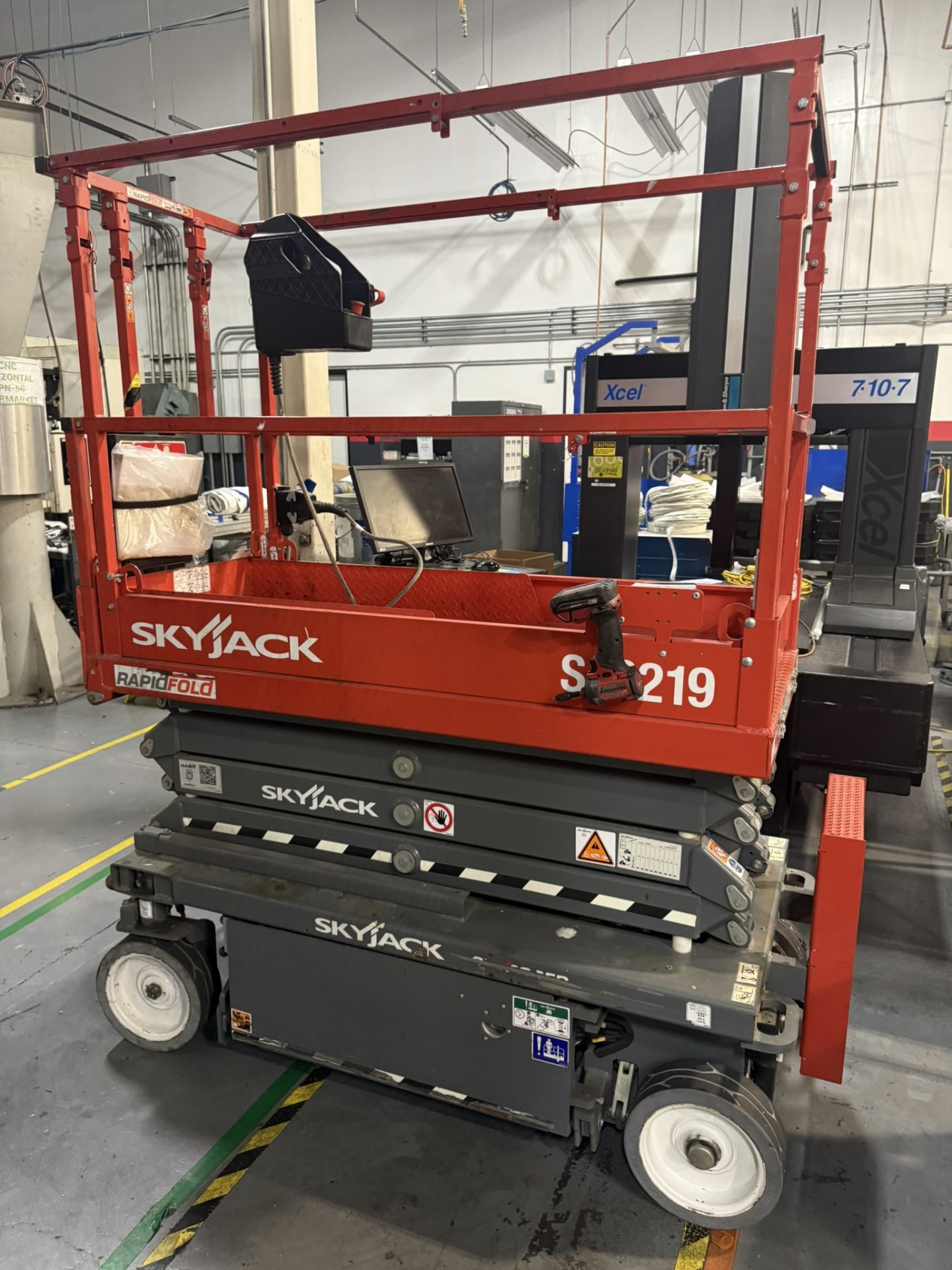SkyJack Man Lift