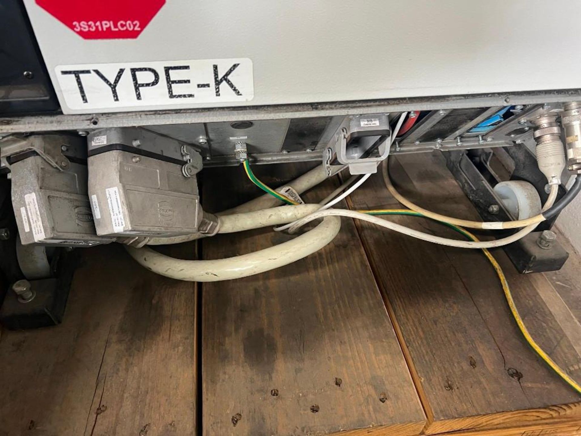 Loading Fee: $ 180.00 ABB #IRB 6640 M2004 Robot & Controller w/ABB # ...