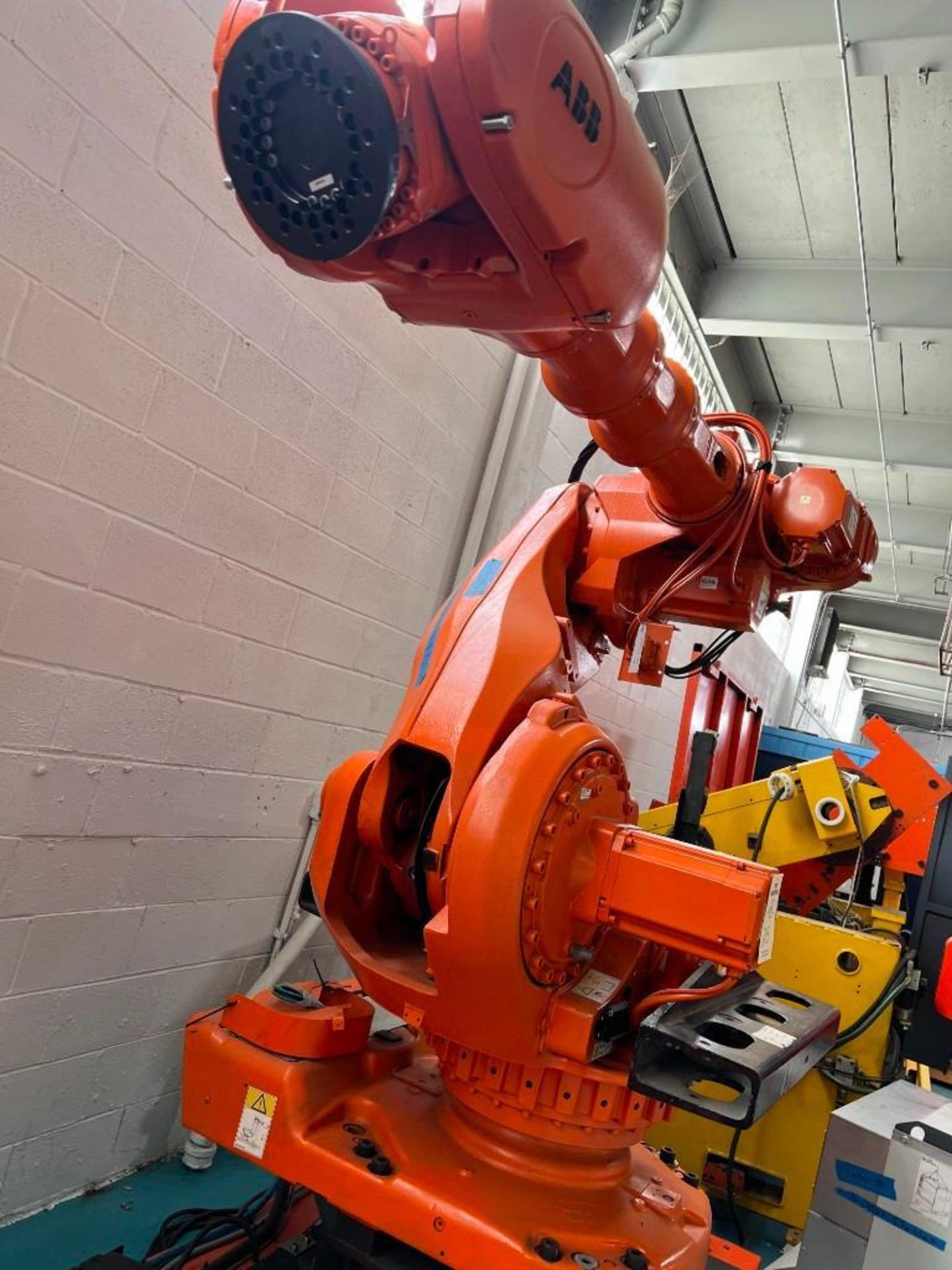 ABB #7600 IRC5 Robot w/Linear Track Rail 325Kg - 9 Axis *NOTE* - Boxes ...