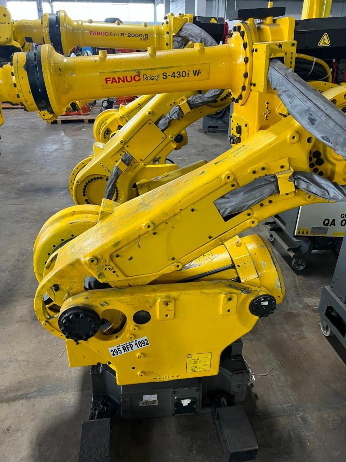 Fanuc S430iW Robot w/RJ3 Controller & Teach Pendant Year: 2000 Hours ...