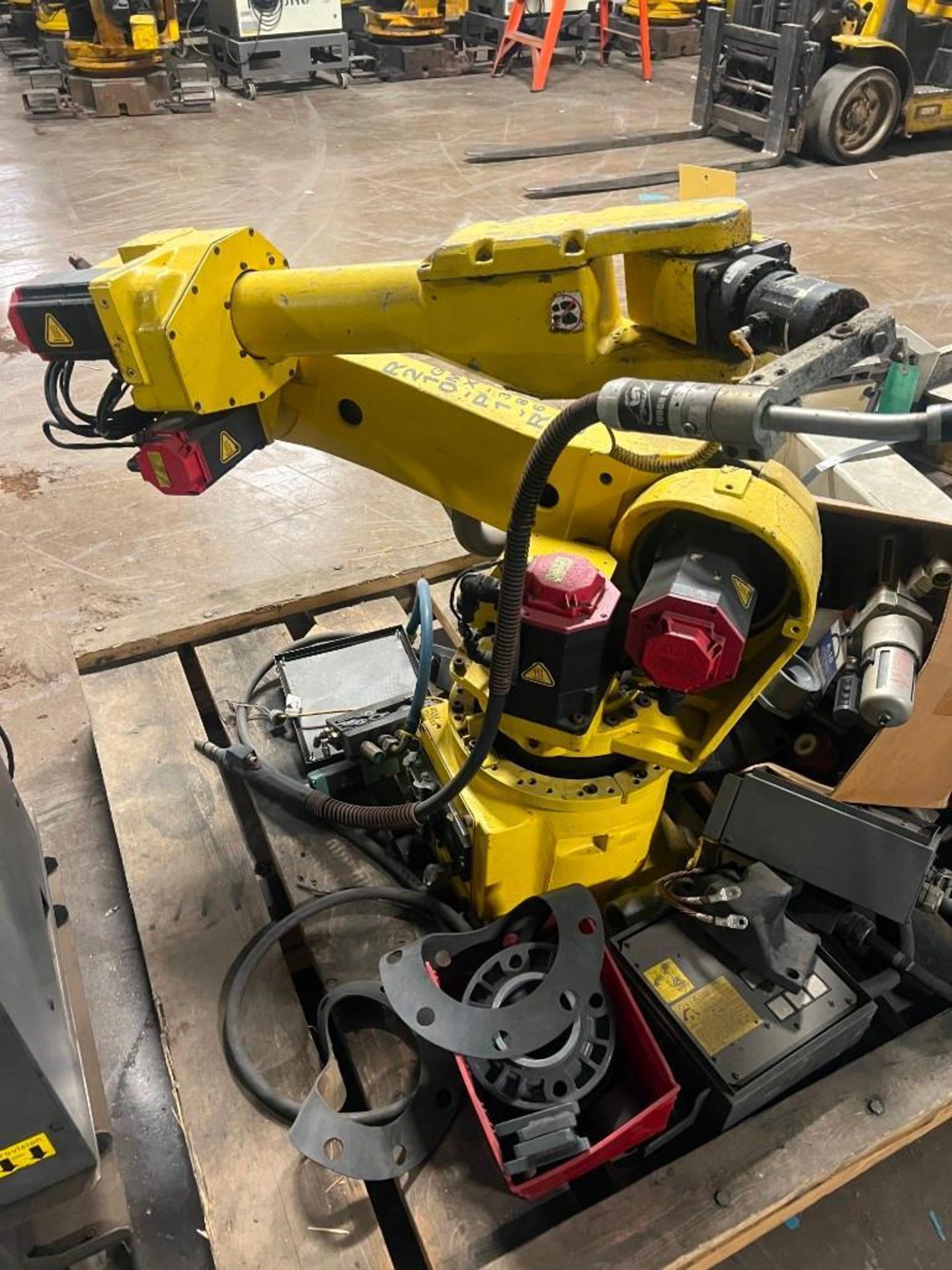 Fanuc Arc Mate 120iB Robot w/RJ3iB Controller Hours: 17,227 No teach ...