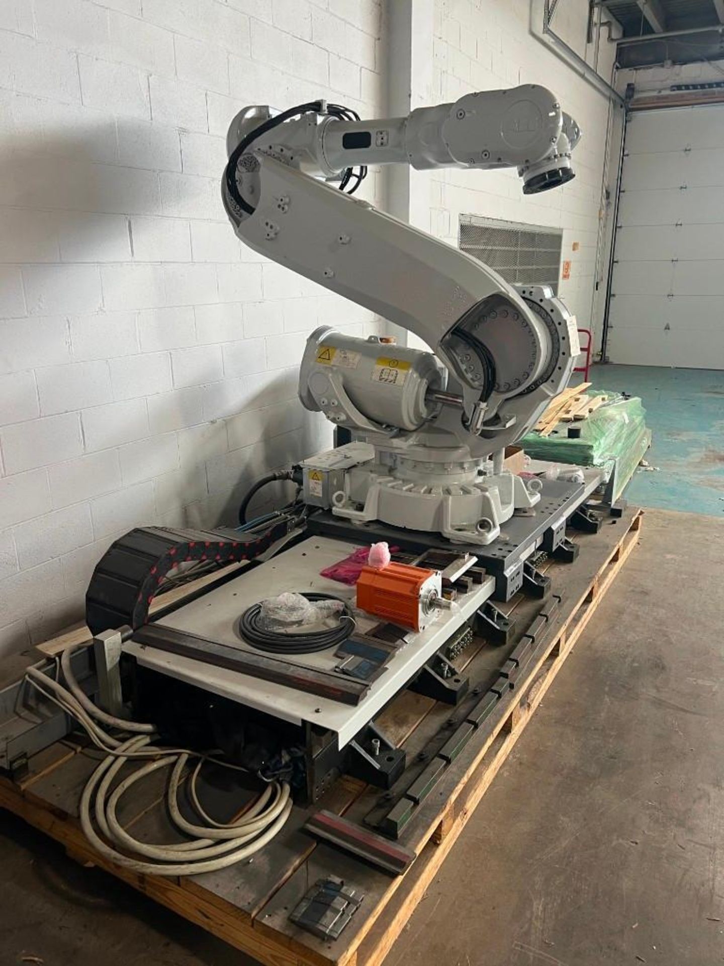Loading Fee: $ 180.00 ABB #IRB 6640 M2004 Robot & Controller w/ABB # ...
