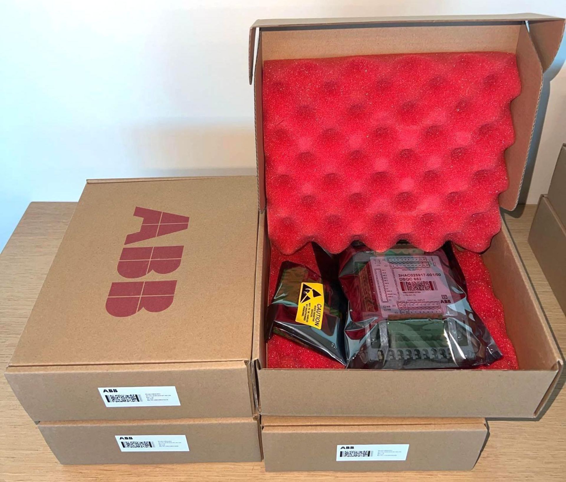 Lot of (4) New in Box ABB Digital I/O Module Model # DSQC652 FROM CRIB ...
