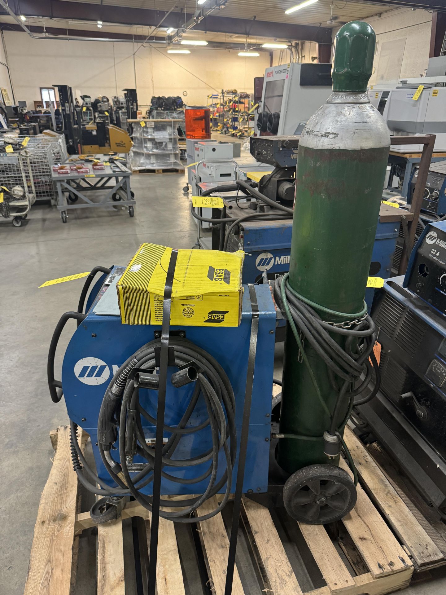 MILLER MILLERMATIC 350P MIG WELDER WITH ESAB ARISTOROD 12.50 WIRE AND TANK