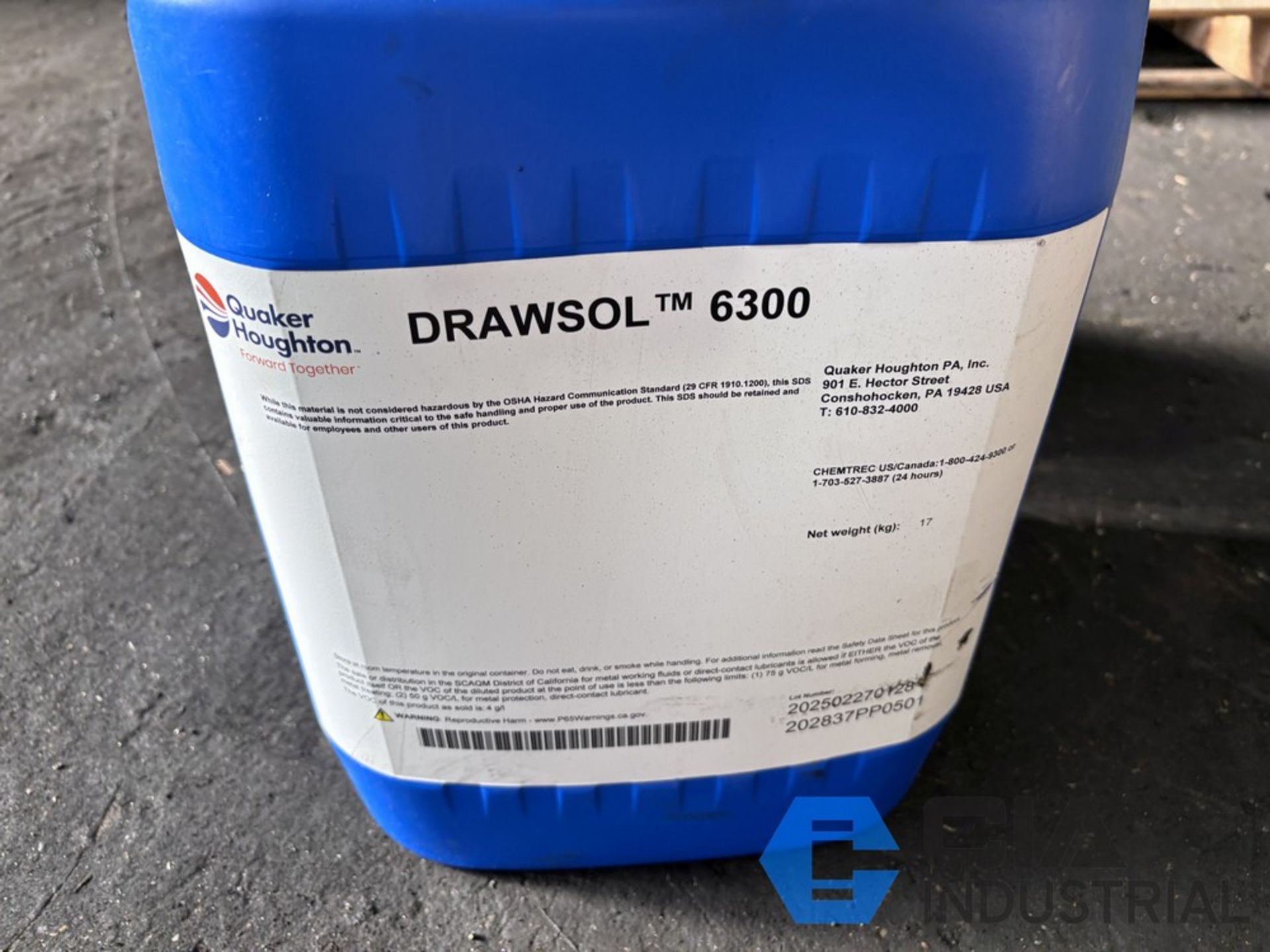 5 GALLON CONTAINERS OF QUAKER HOUGHTA DRASSOL 6300 VIRGIN KEYSEATER OIL