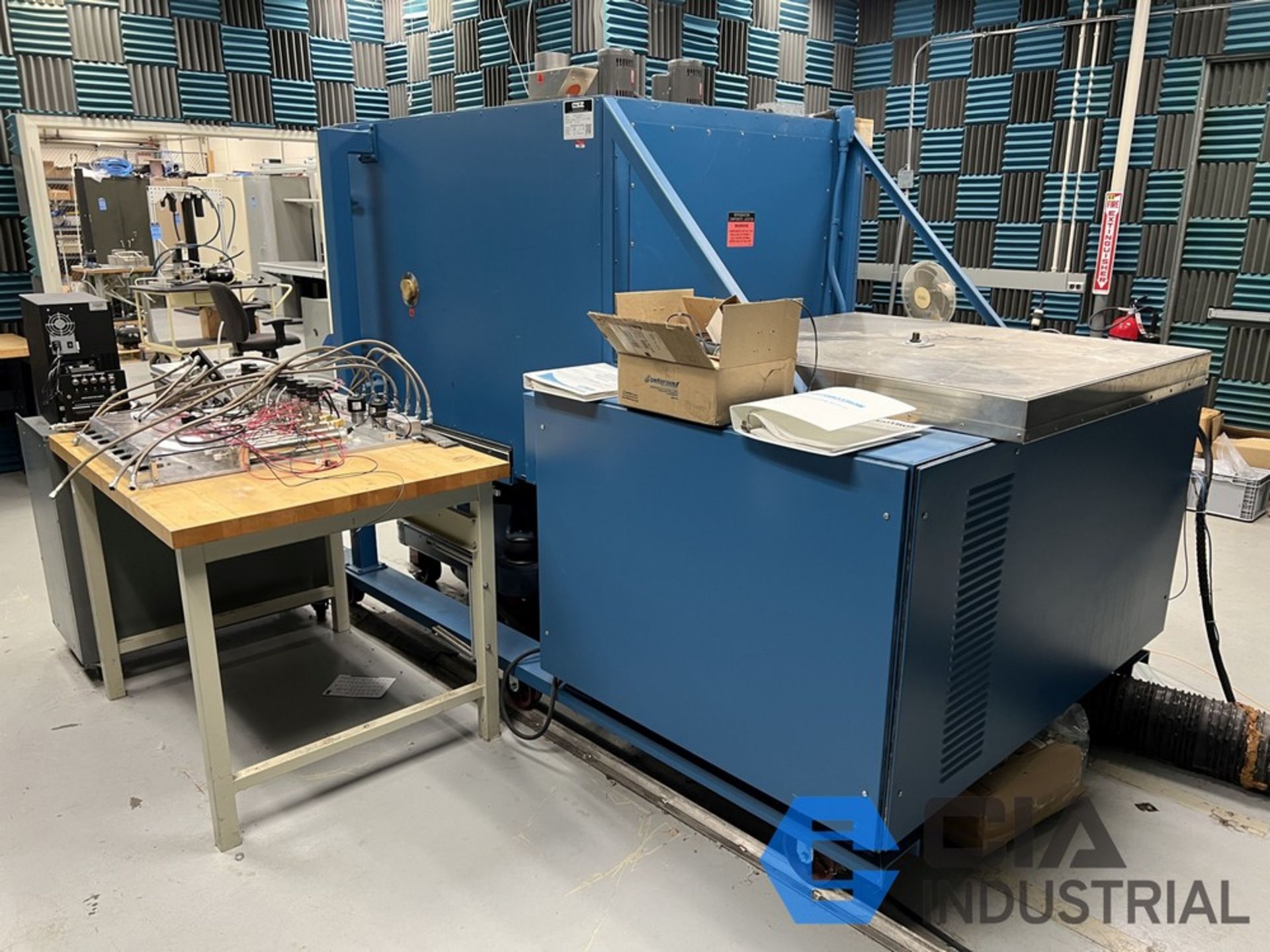 { Group of lots: 118, 118A } CINCINNATI SUB ZERO ENVIRONMENTAL CHAMBER ...
