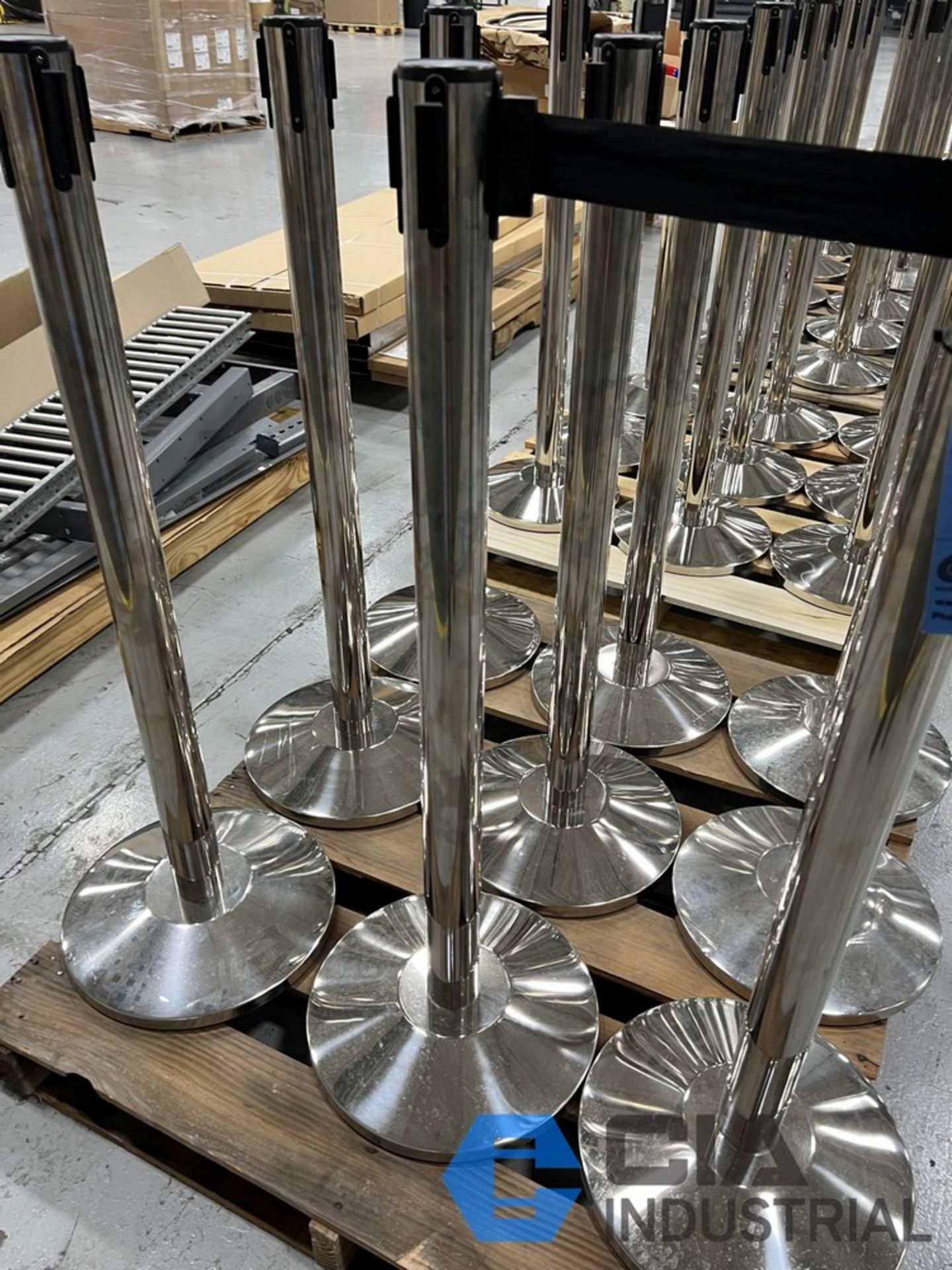 { Choice of lots: 93 } GLOBAL STANCHION POSTS, RETRACTABLE BELTS, 89 ...