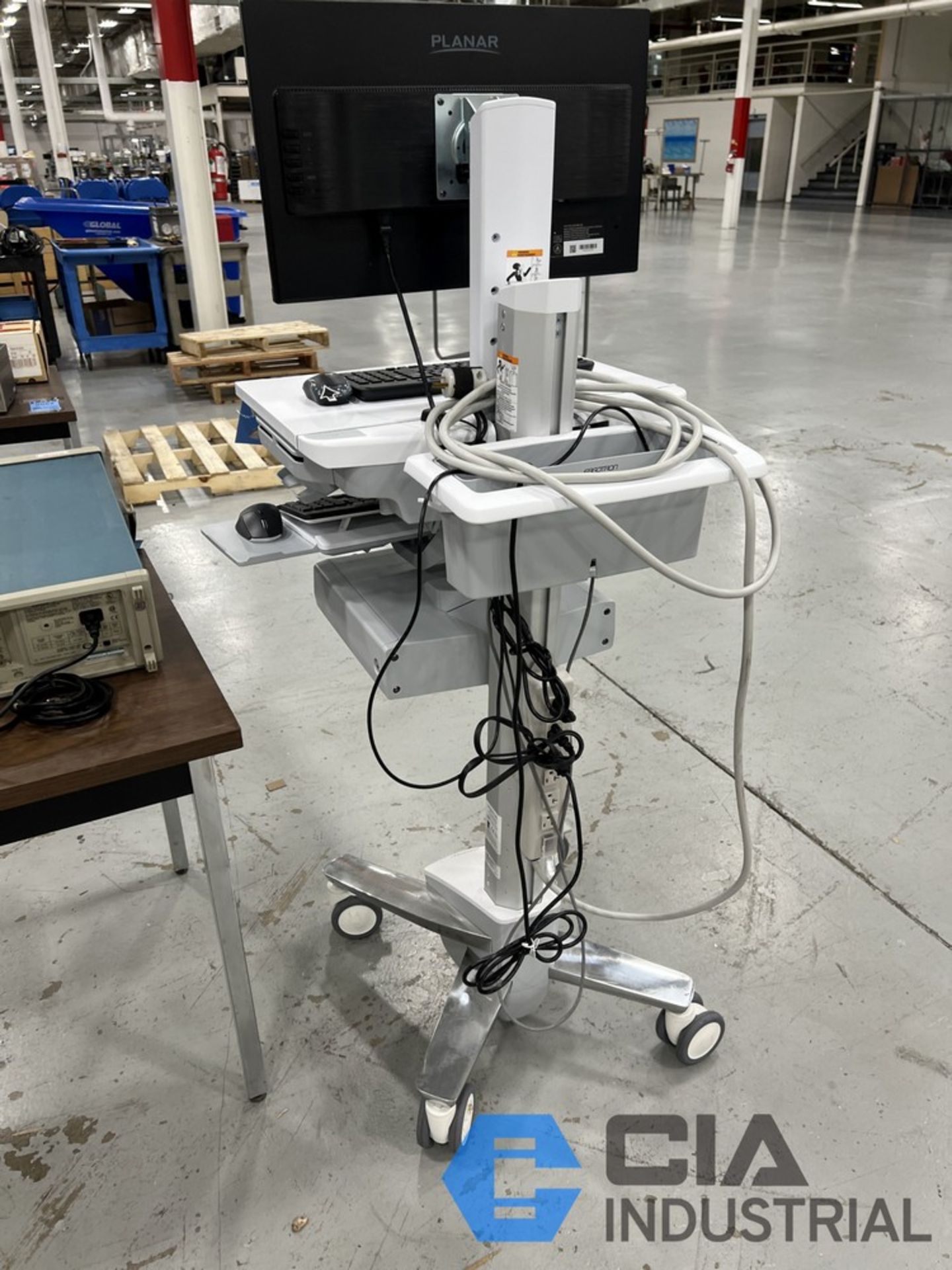 ERGOTRON MOBILE COMPUTER STATION MODEL SV43-1310-0, TO INCLUDE MONITOR ...
