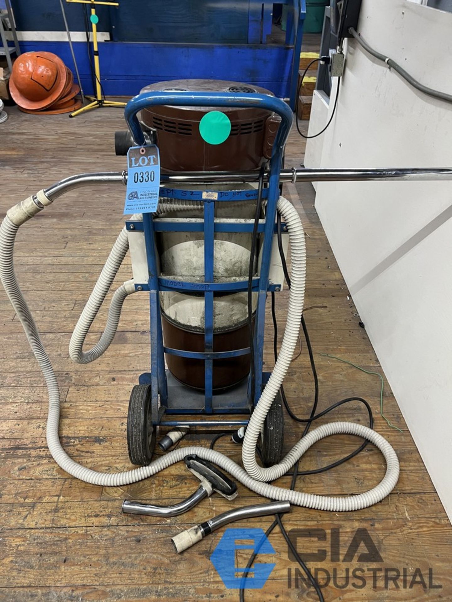 FASCO INDUSTRIES INC., MODEL 851DM VACUUM CLEANER; S/N 100643, TO ...