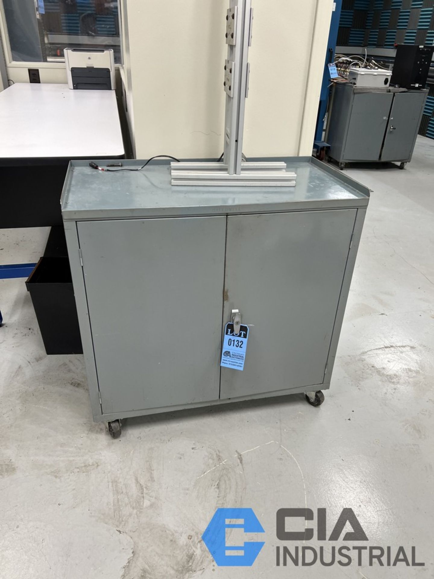 HALLOWELL 2-DOOR MOBILE CABINET, HARDWARE, V-BLOCKS, 36" X 18" X 36" TALL