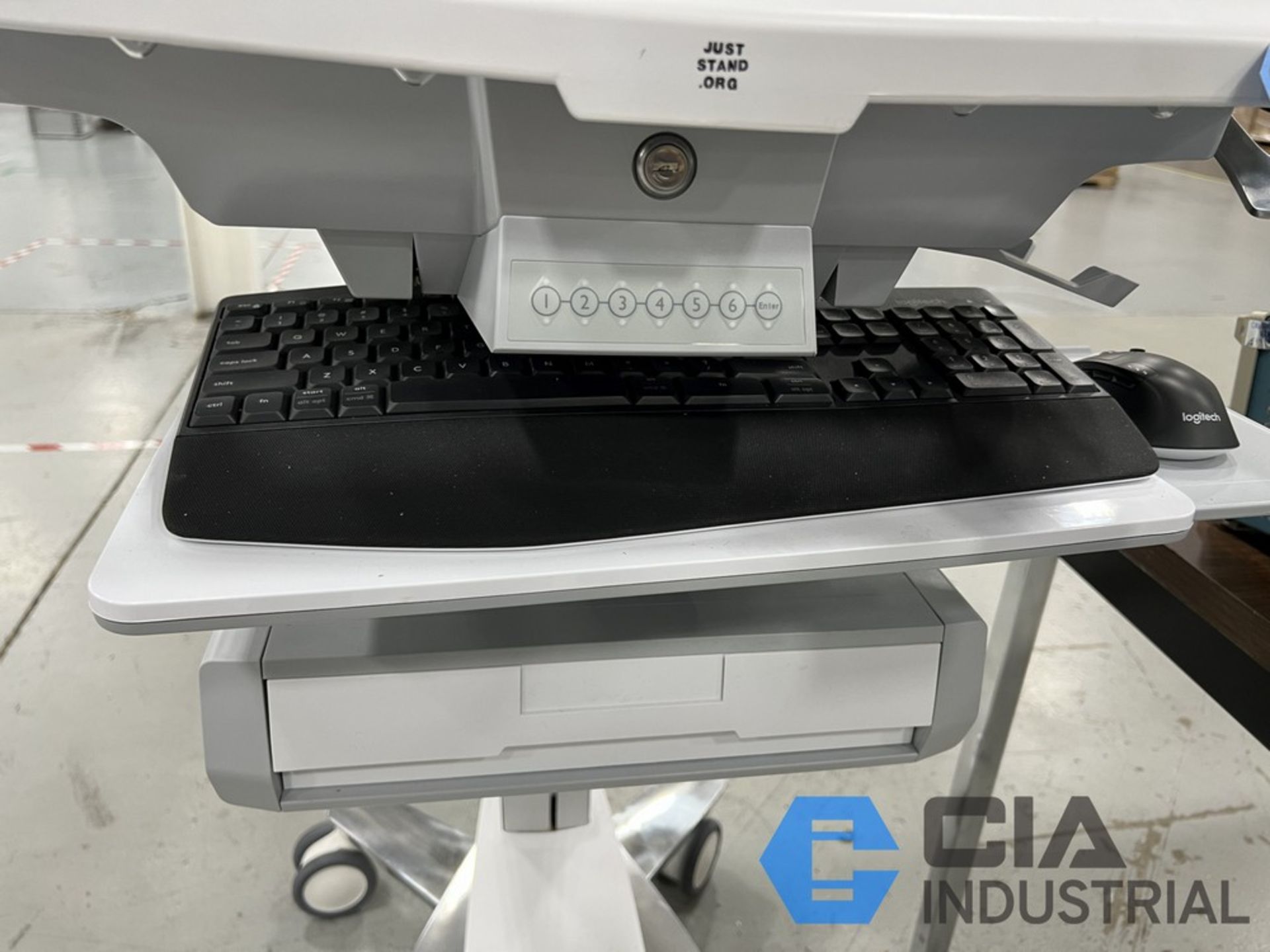 ERGOTRON MOBILE COMPUTER STATION MODEL SV43-1310-0, TO INCLUDE MONITOR ...