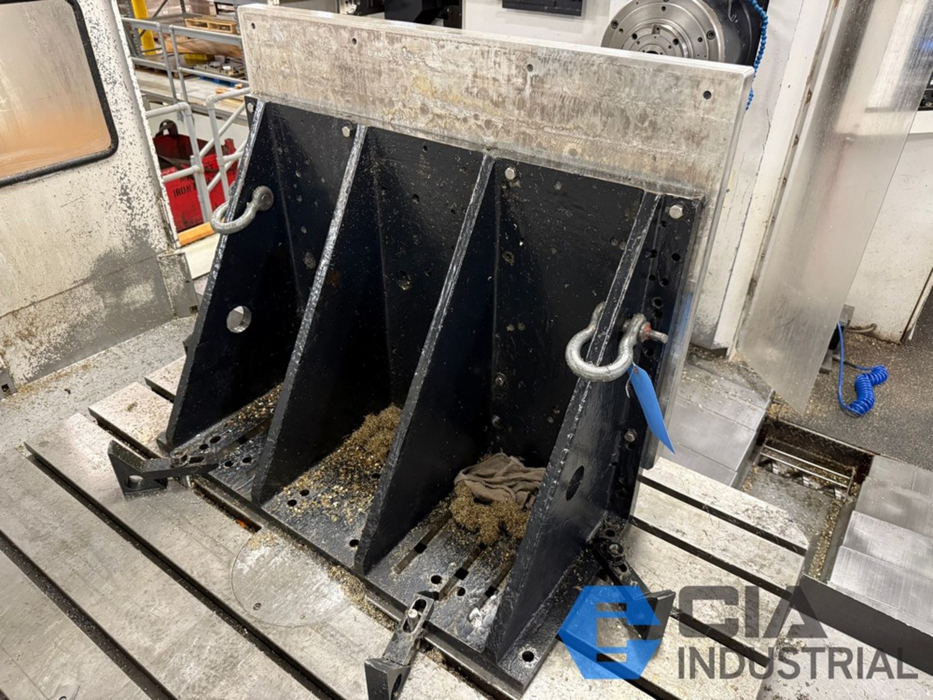 { Group of lots: 30, 31, 32 } 41" WIDE X 29" DRILLED & TAPPED ANGLE ...