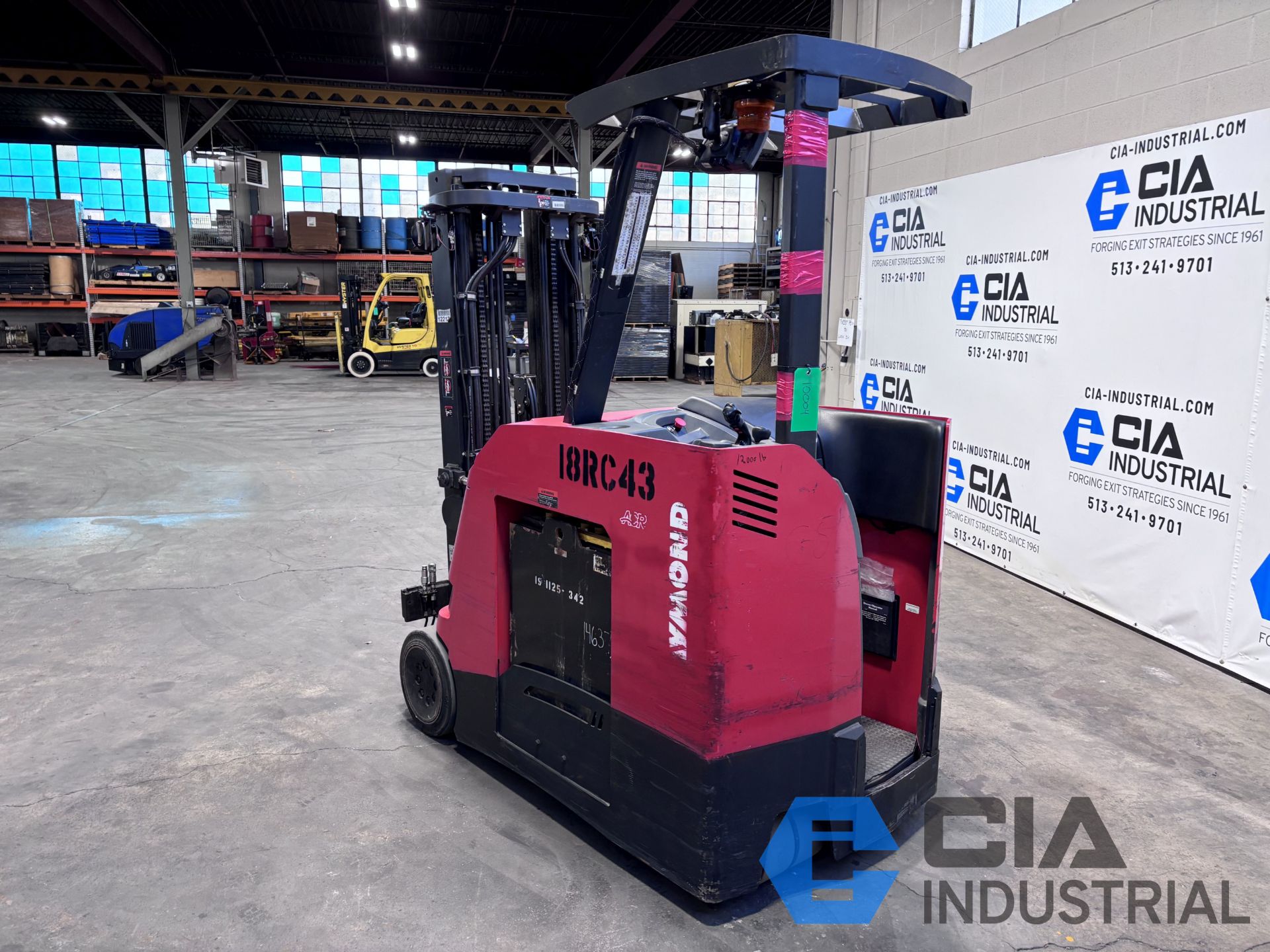 2018 - 5,000 LB. RAYMOND MODEL 425-C50TT STAND-UP ELECTRIC FORKLIFT; s ...