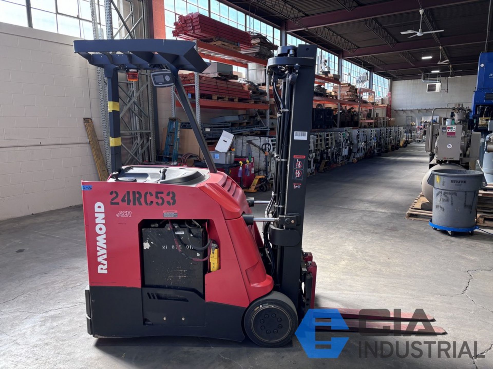 { Choice of lots: 70, 72 } 2024 - 3,500 LB. RAYMOND MODEL 425-C35TT ...