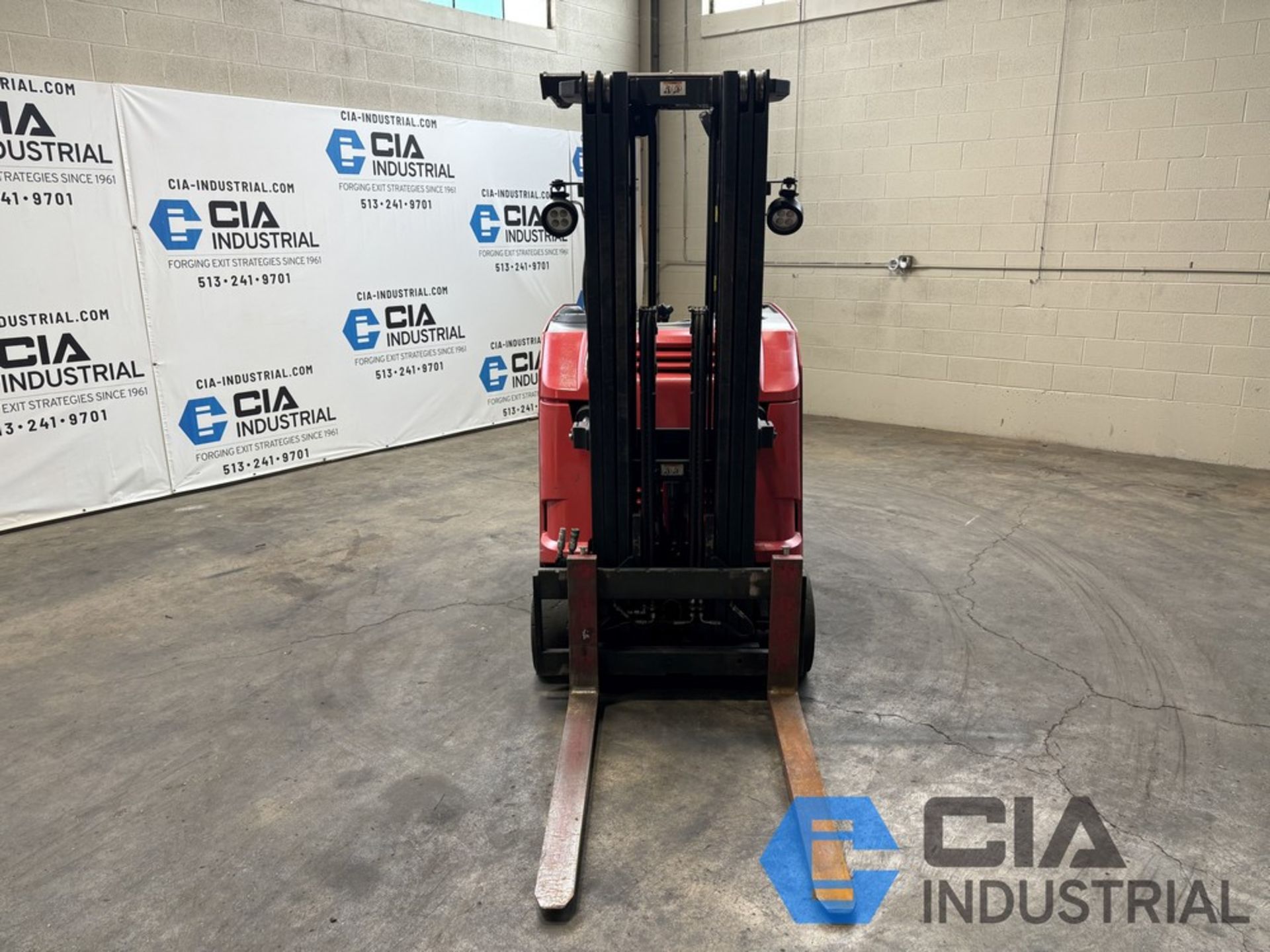 2015 - 3,500 LB. RAYMOND MODEL 425-C35TT STAND-UP ELECTRIC FORKLIFT; s ...