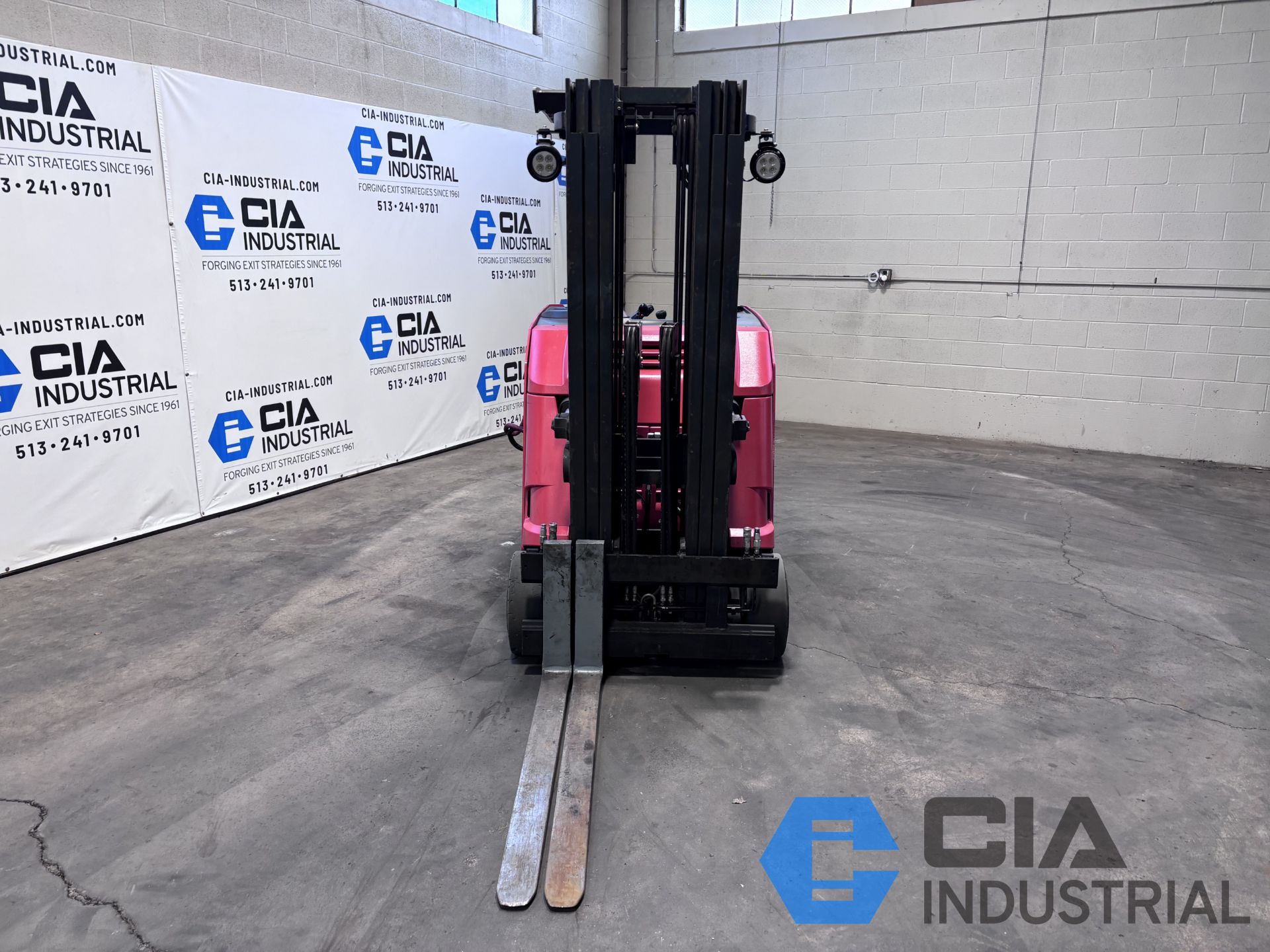2018 - 5,000 LB. RAYMOND MODEL 425-C50TT STAND-UP ELECTRIC FORKLIFT; s ...