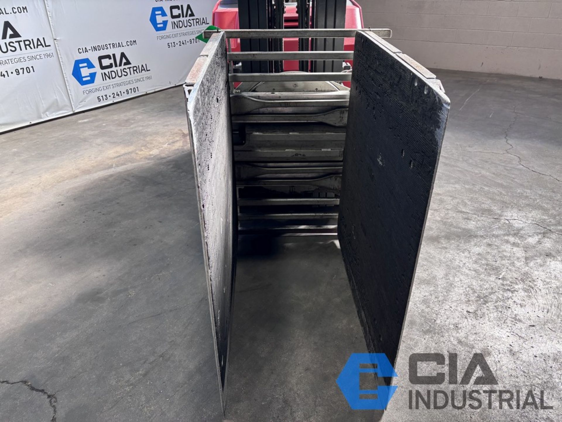2018 - 2,500 LB. CASCADE MODEL 25D35065ROTATING HYDRAULIC CARTON CLAMP ...