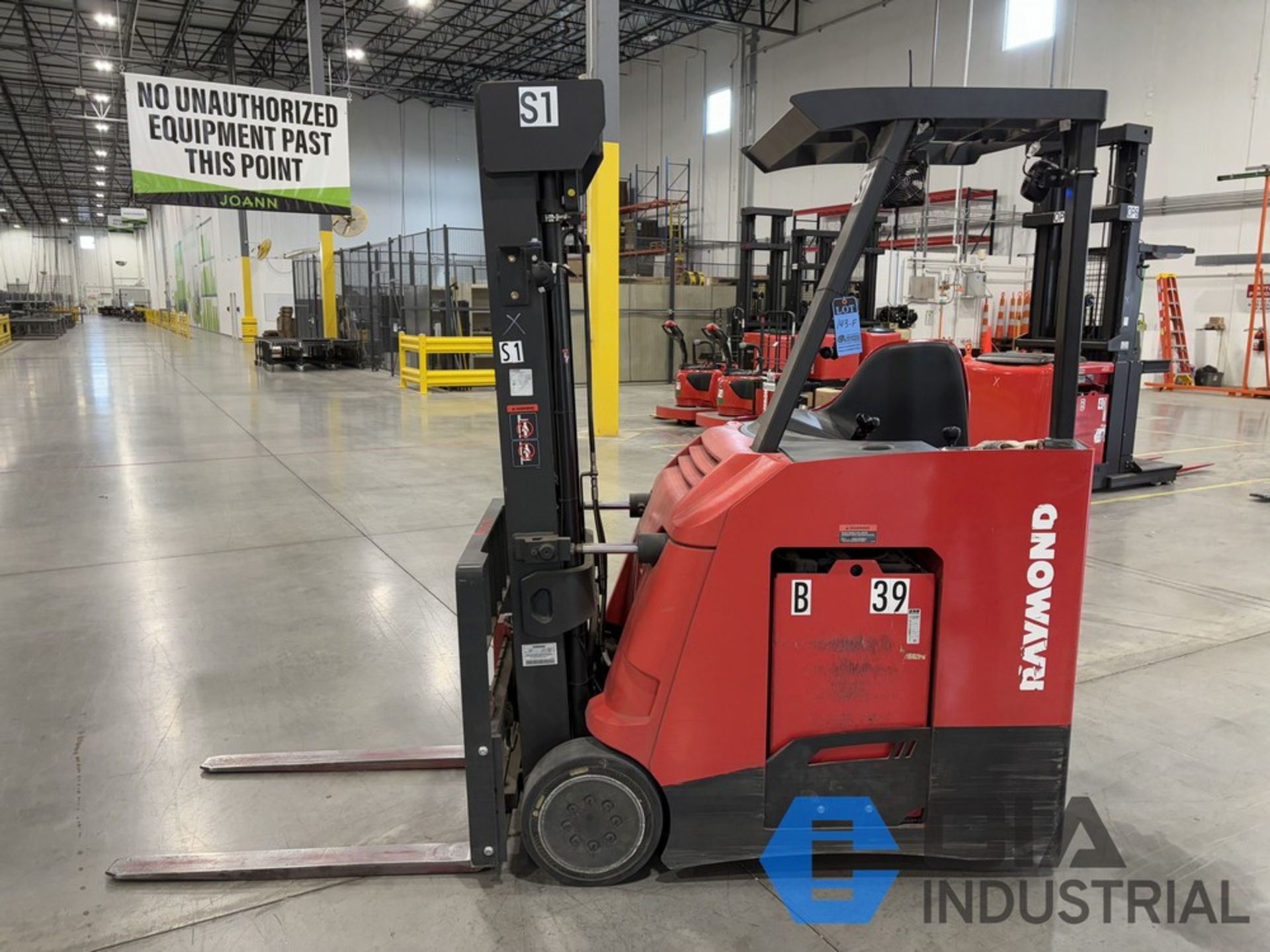 { Choice of lots: 85, 86 } 2021 - 3,000 LB. RAYMOND MODEL 415-C30TF ...