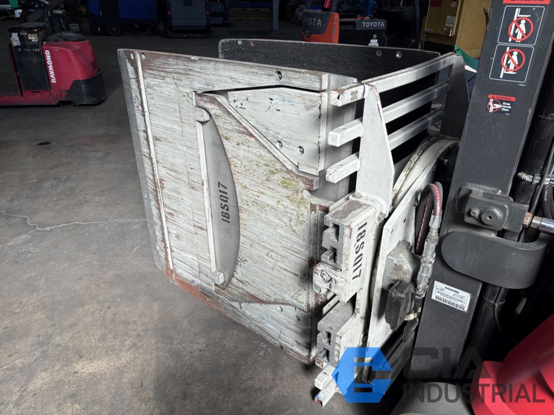 2018 - 2,500 LB. CASCADE MODEL 25D35065ROTATING HYDRAULIC CARTON CLAMP ...