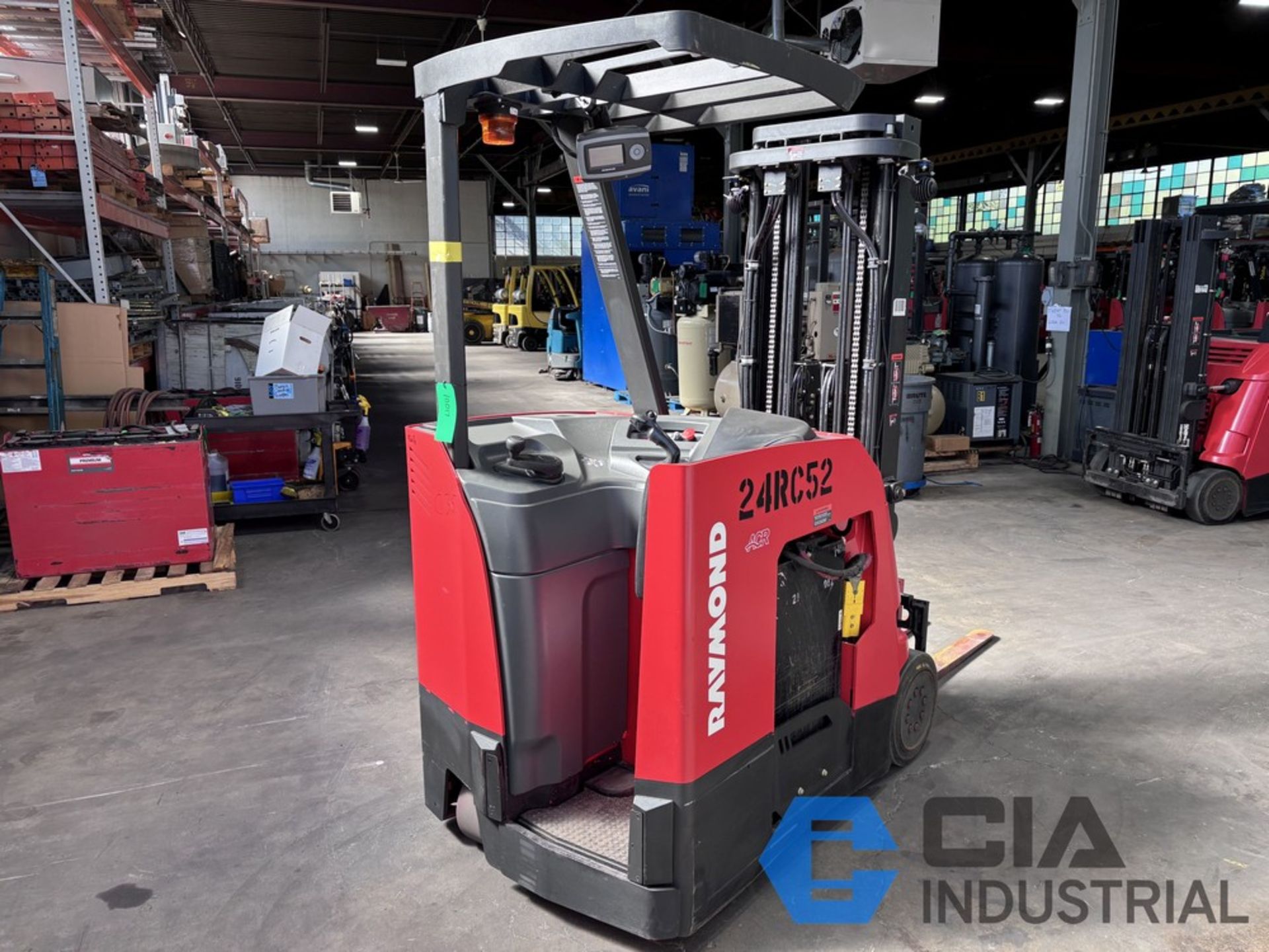 { Choice of lots: 70, 72 } 2024 - 3,500 LB. RAYMOND MODEL 425-C35TT ...