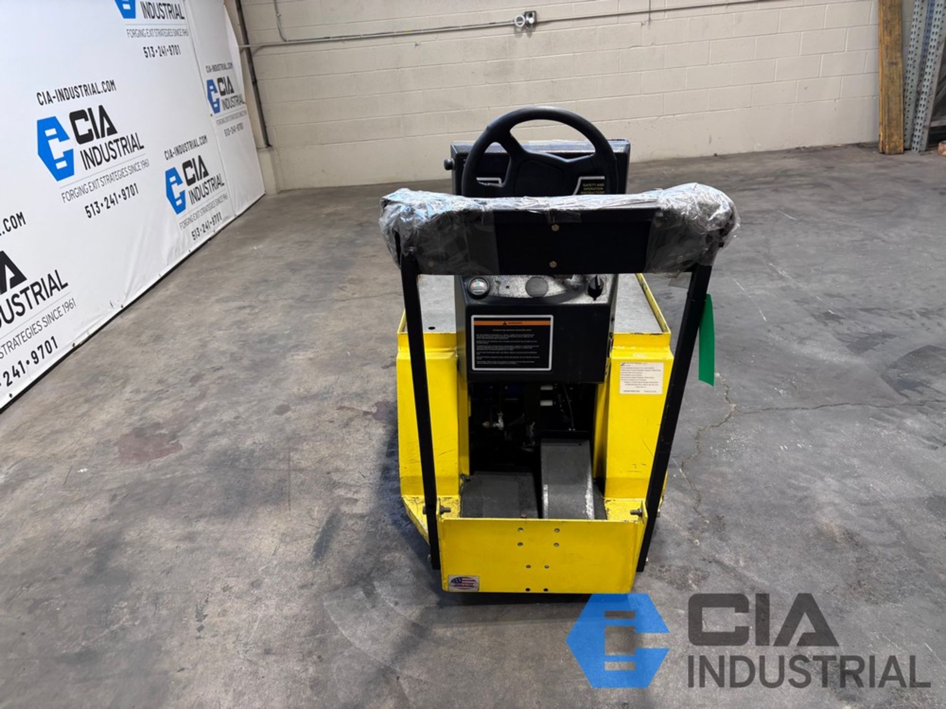 COLUMBIA IS12-24 STAND-UP ELECTRIC MAINTENANCE CART; s/n 12SE2-3ZR0186 ...