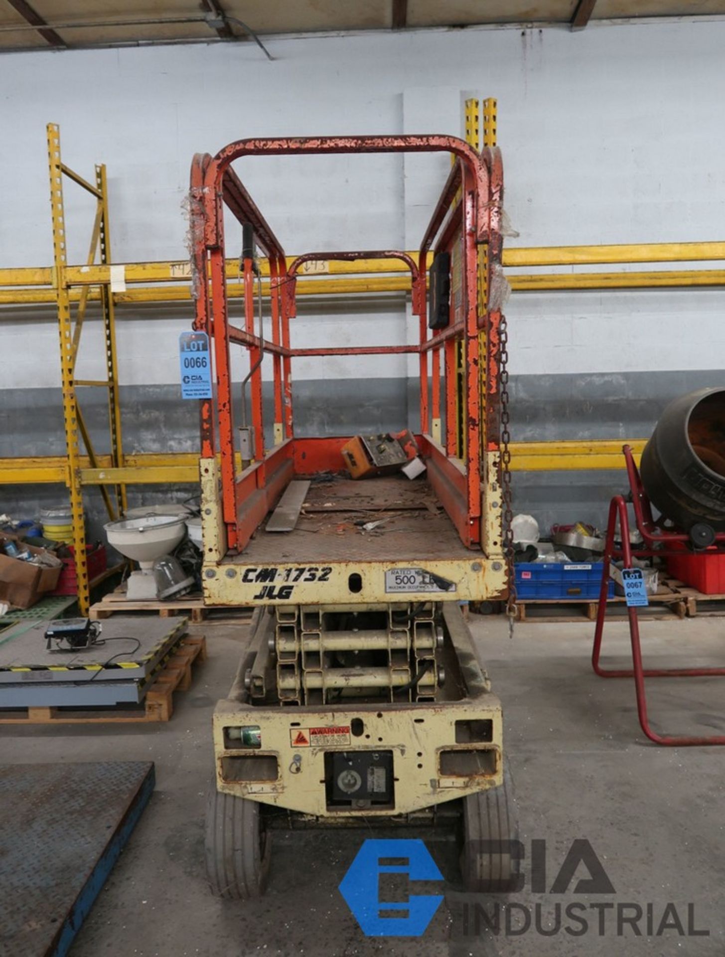 JLG MODEL CM-1732 COMMANDER 24 VOLT ELECTRIC SCISSOR LIFT; S/N ...