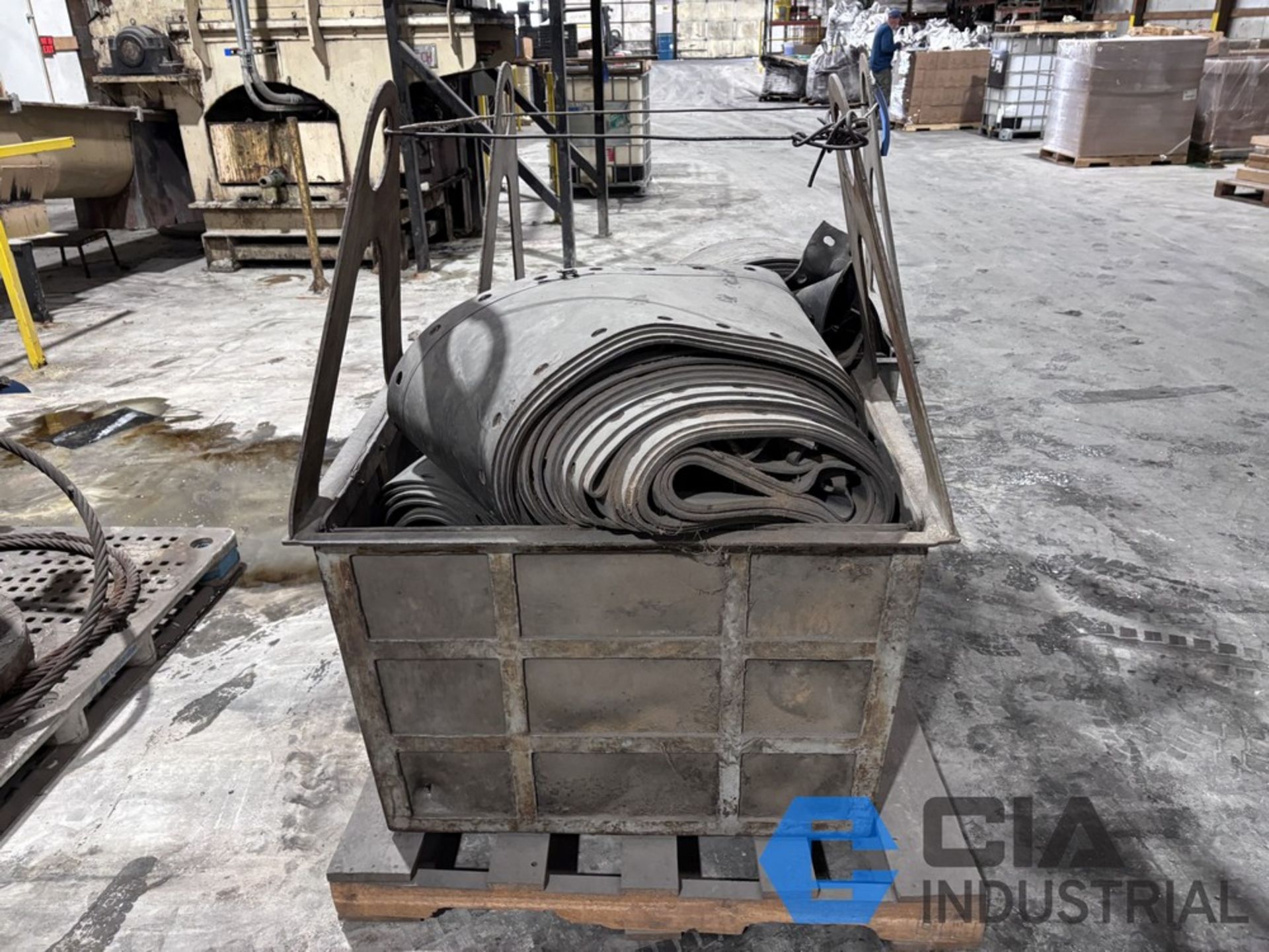 24" X 36" X 26" DEEP DIP TANKS W/ CONVEYOR BELTING - Located At 3100 ...