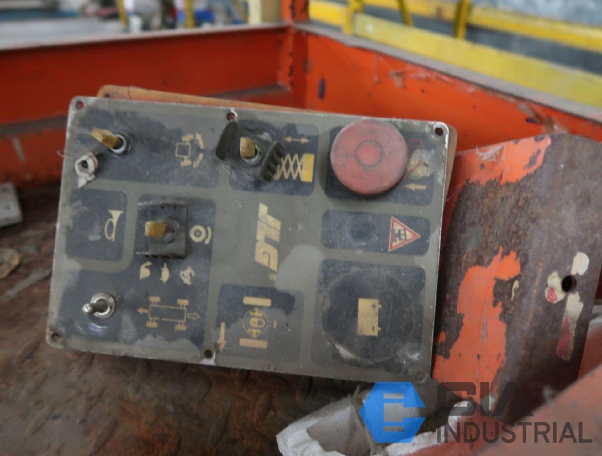 JLG MODEL CM-1732 COMMANDER 24 VOLT ELECTRIC SCISSOR LIFT; S/N ...