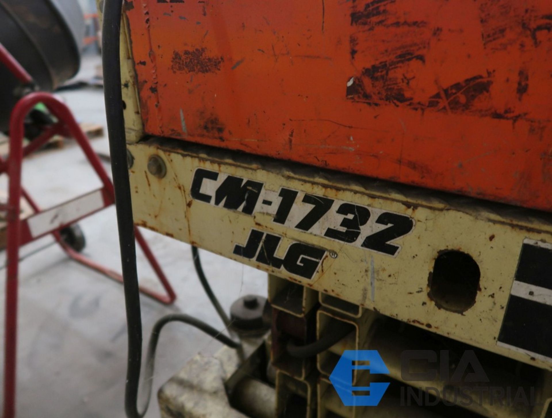 JLG MODEL CM-1732 COMMANDER 24 VOLT ELECTRIC SCISSOR LIFT; S/N ...