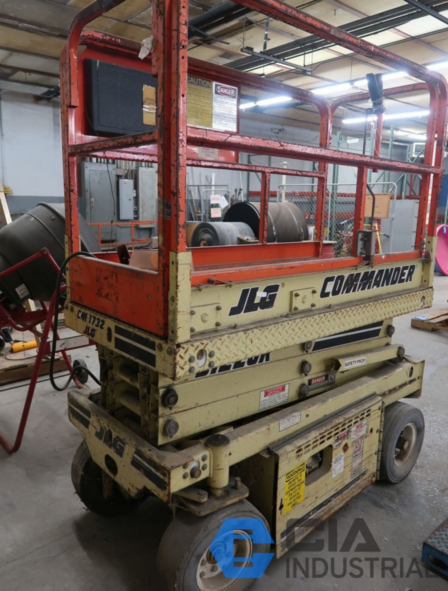JLG MODEL CM-1732 COMMANDER 24 VOLT ELECTRIC SCISSOR LIFT; S/N ...