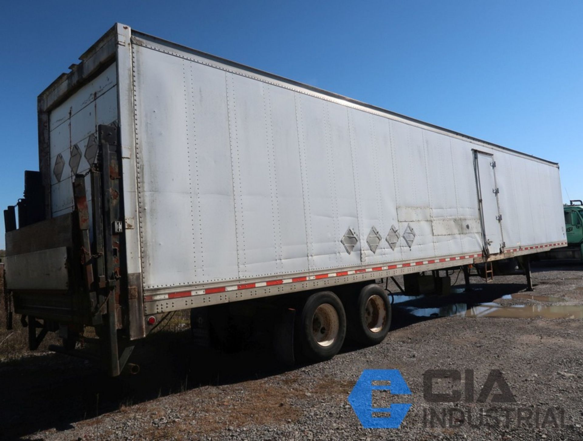 1996 TRAILMOBILE VAN BODY TRAILER W/ LIFT GATE; VIN #1PT01JAH1T6002607 ...