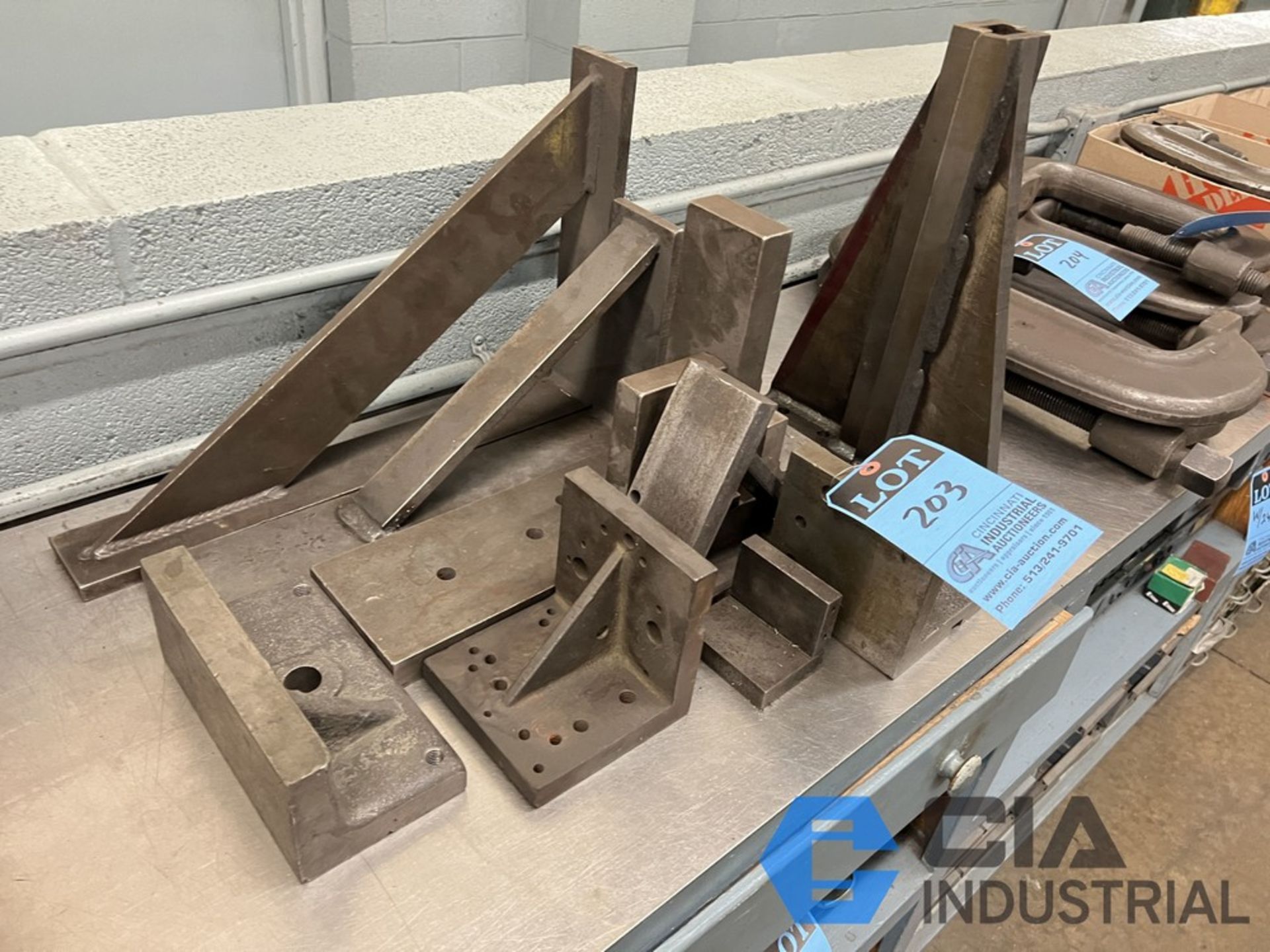 (LOT) ANGLE PLATES