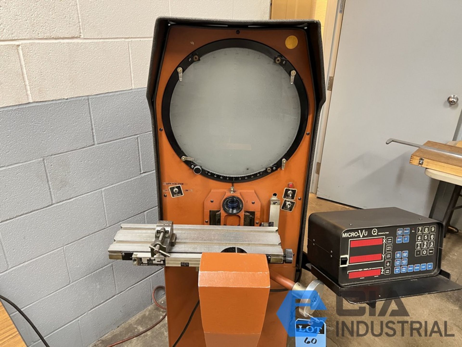 14" MICRO VU MODEL M-14 OPTICAL COMPARATOR; S/N 3906