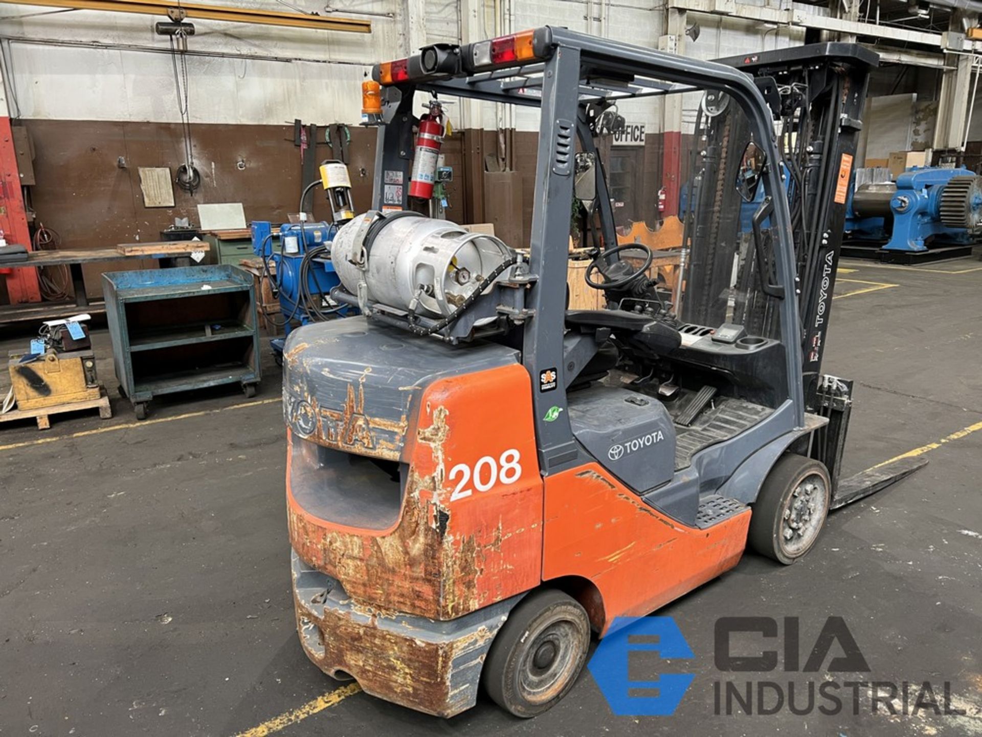 5,000 LB TOYOTA MODEL 8FGCU32 LP GAS CUSHION TIRE LIFT TRUCK; S/N 65208 ...