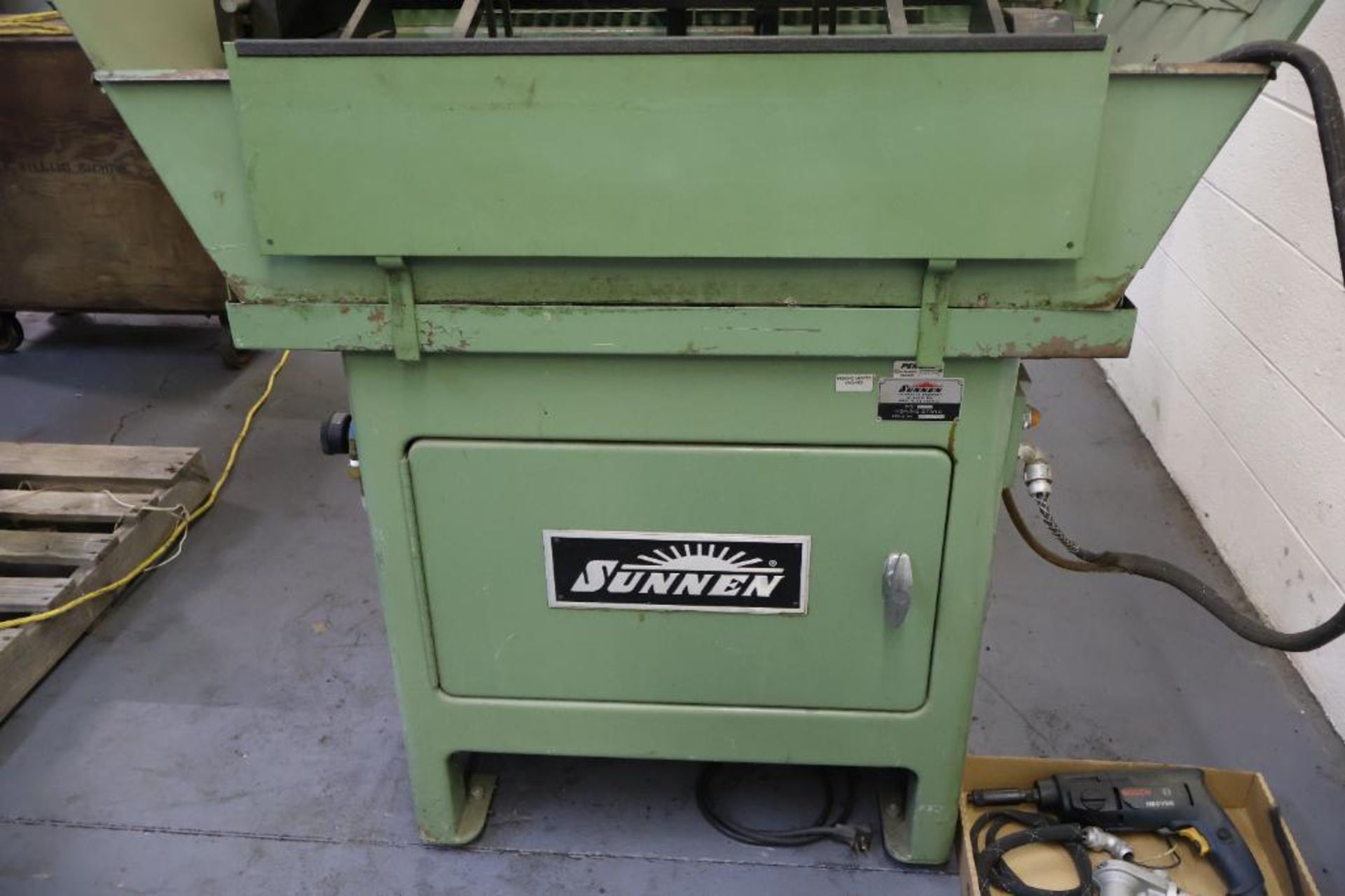 Sunnen HS-60K horizontal valve guide honing machine