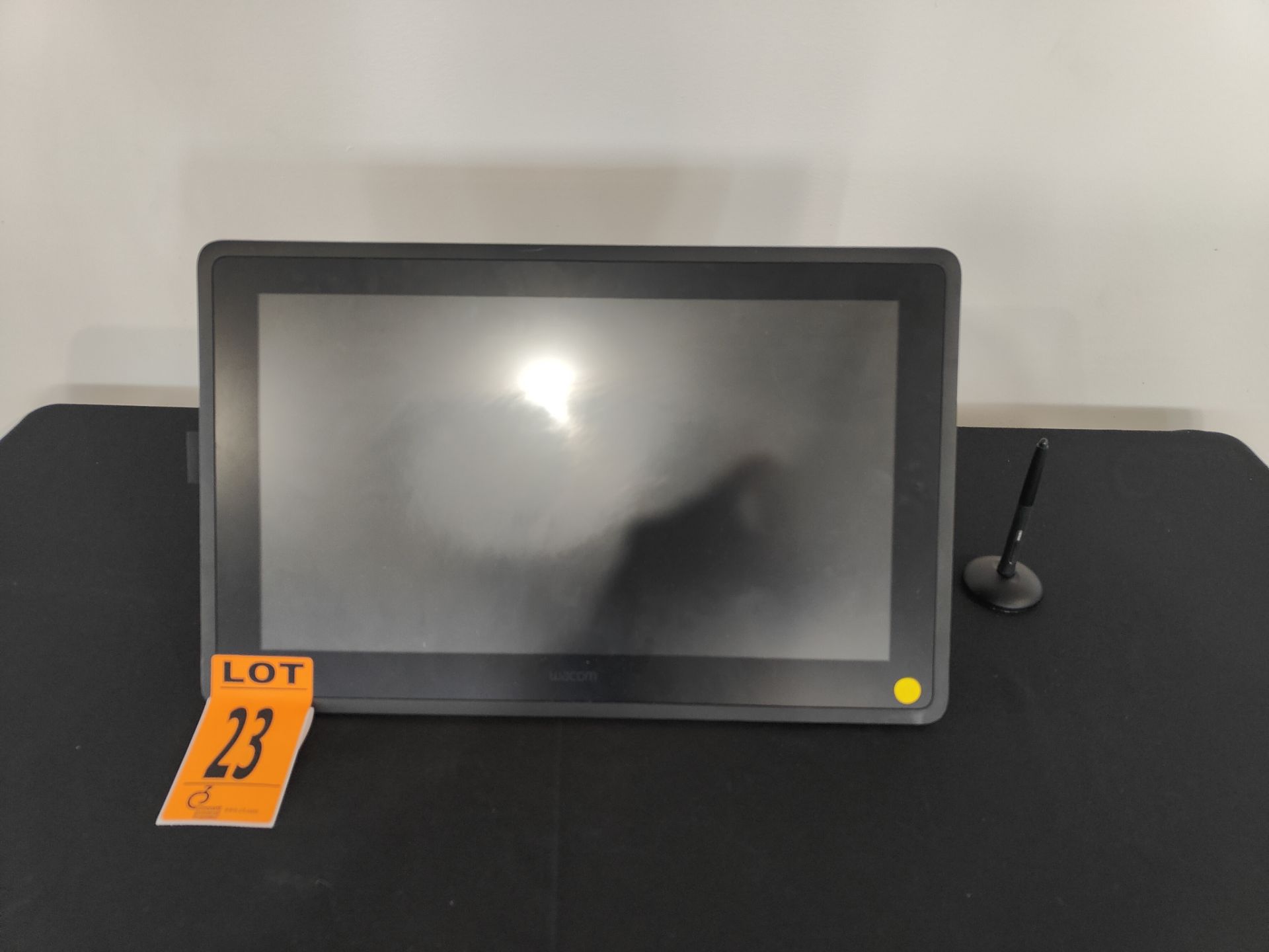 WACOM mod. CINTIQ 2260, HV4DTK2260, with WACOM pen and pen holder ...