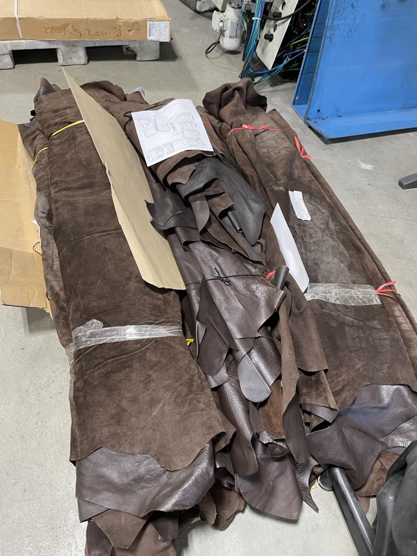 Lot of Material, Type: 2 pallets of Cashmere Calf Idro leather col. T ...