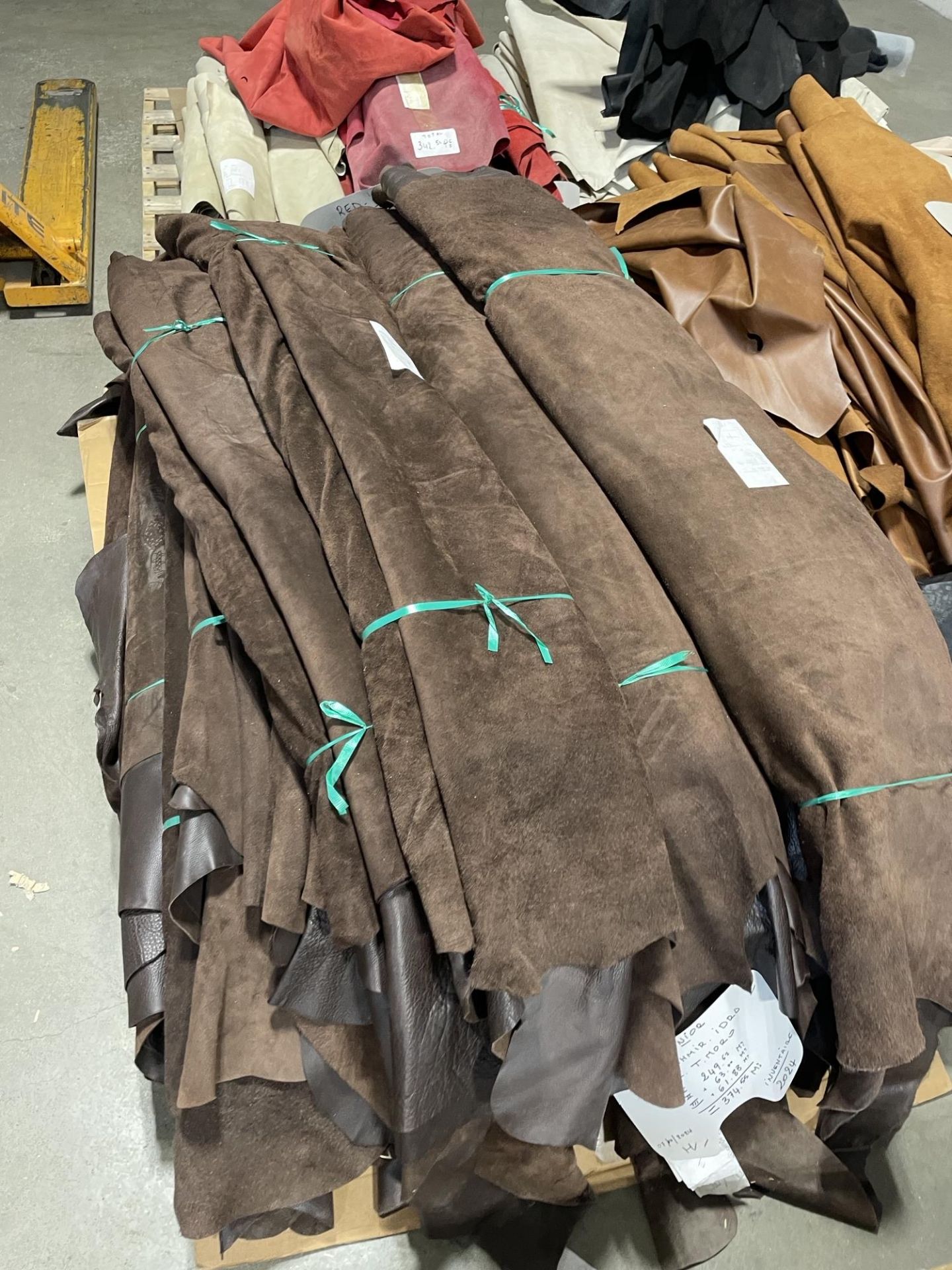 Lot of Material, Type: 2 pallets of Cashmere Calf Idro leather col. T ...
